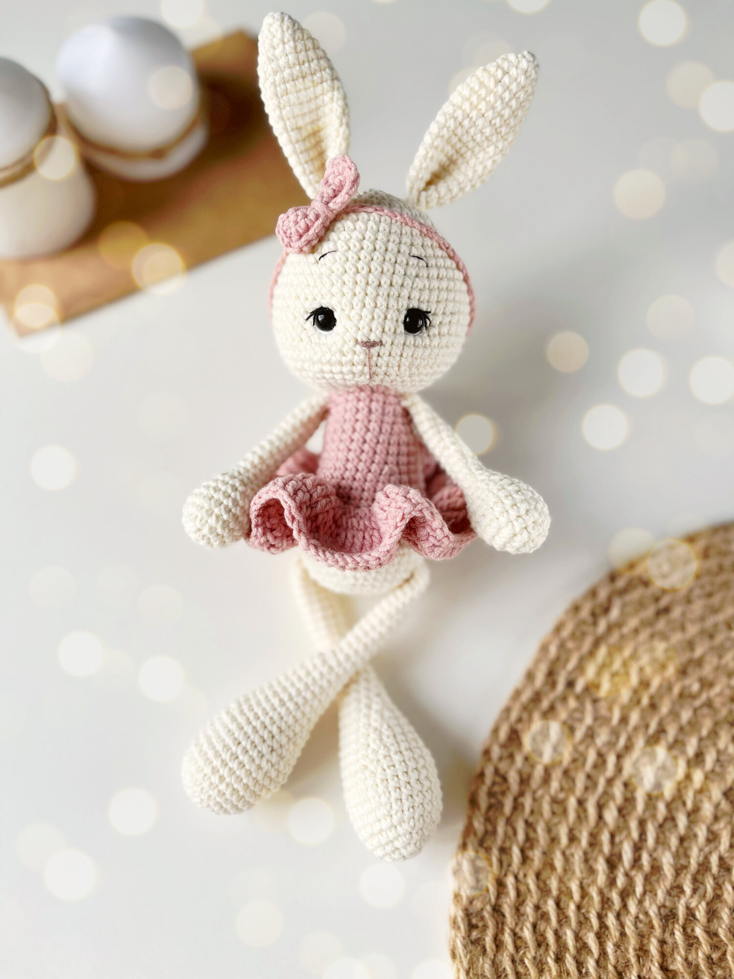 Мягкая вязаная игрушка "Зайка балерина" в розовом платье 32 см