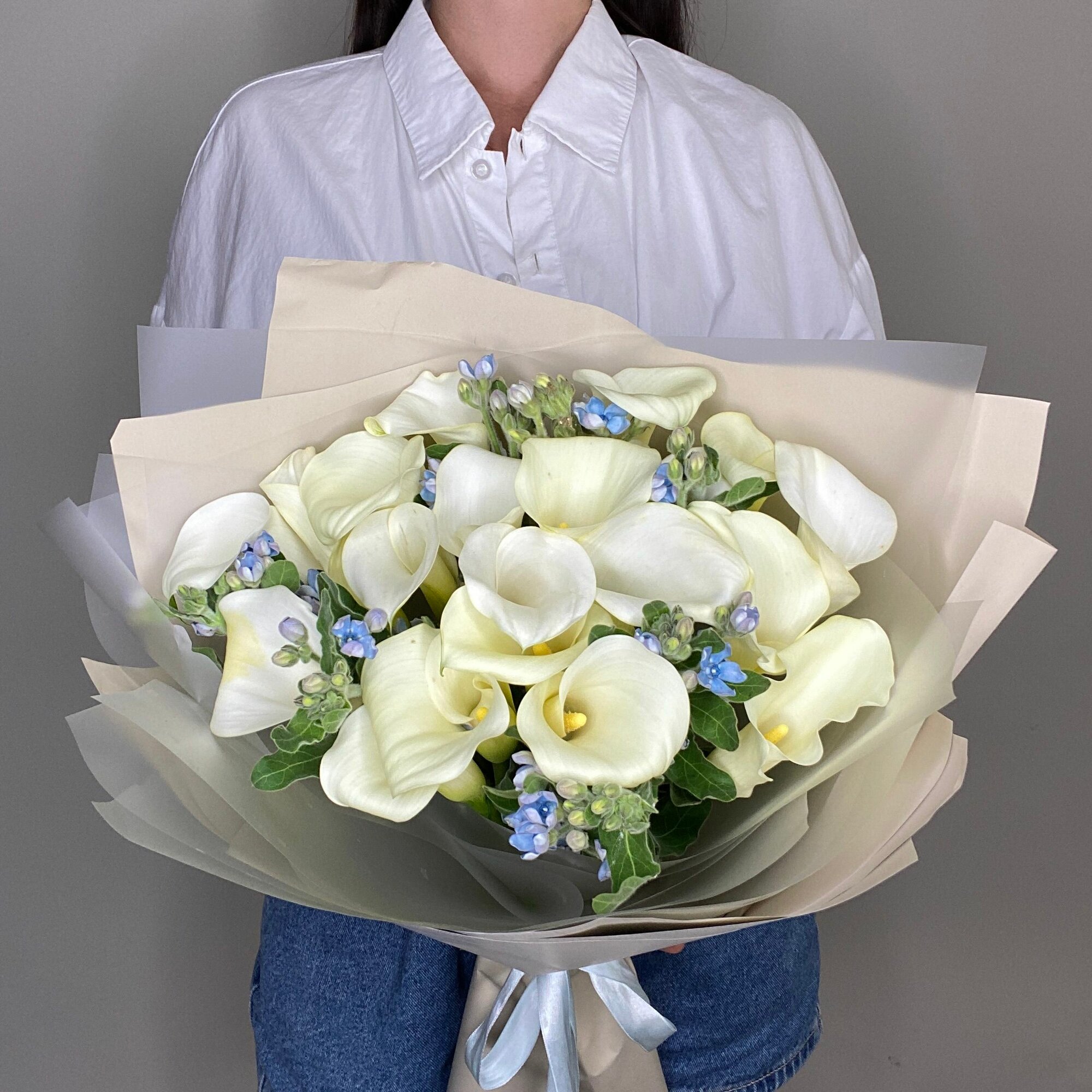 Каллы с незабудками