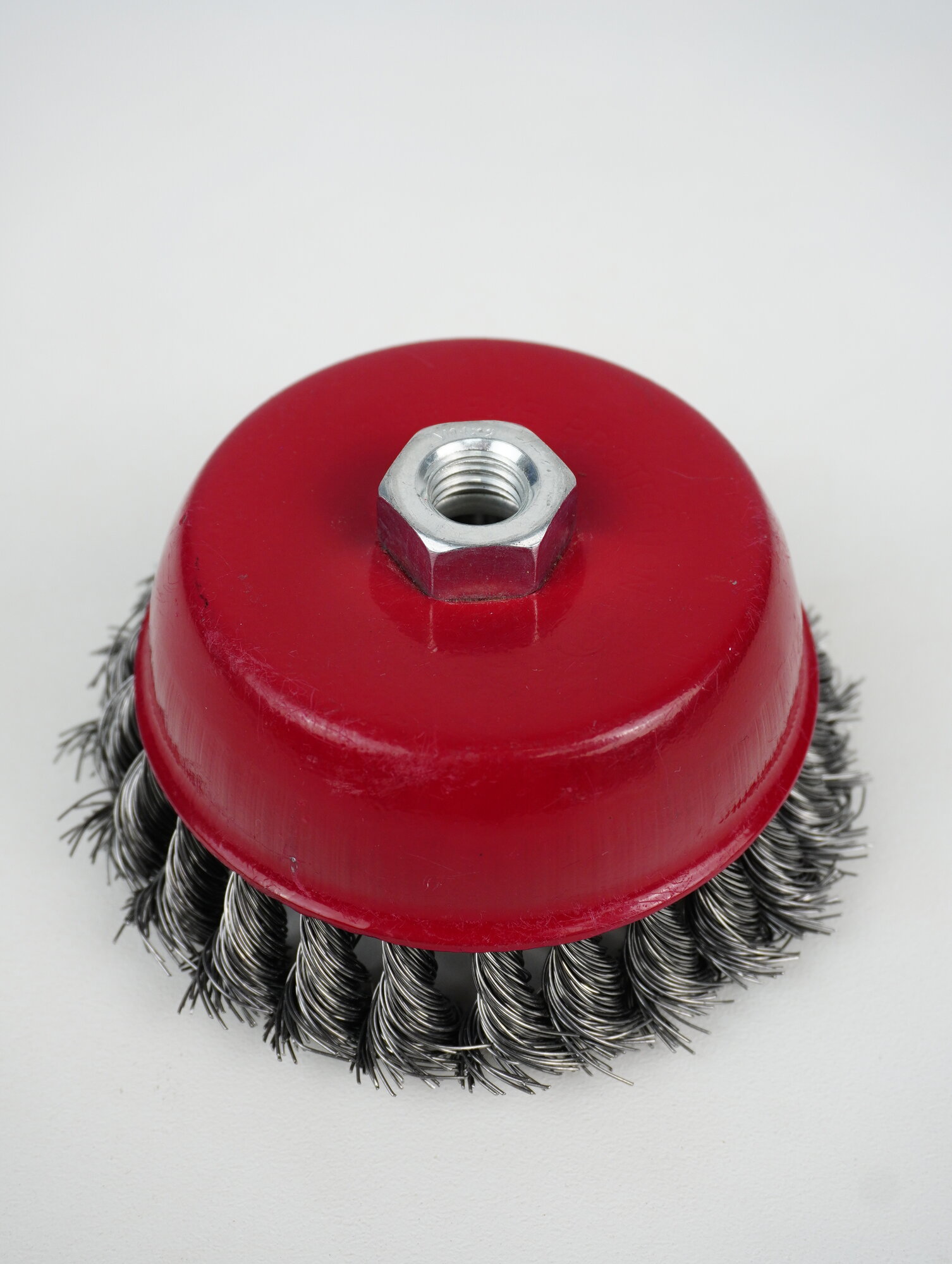 Щетка чашечная для УШМ с гайкой (витая жесткая) 125мм //0424