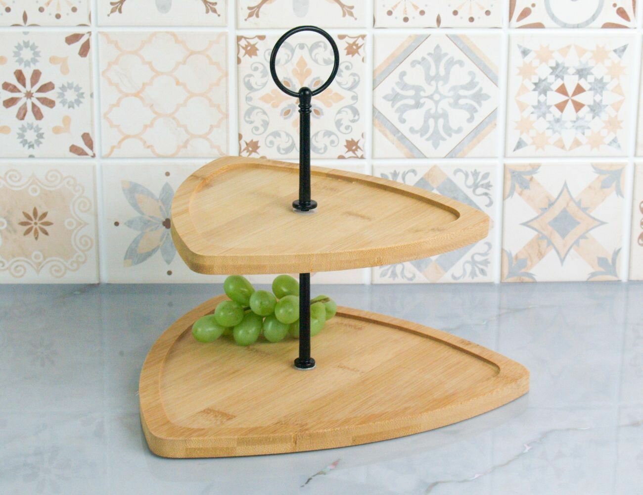 Этажерка для пирожных, фруктов, закусок бамбуччи, дерево, металл, 2 треугольных яруса, 23.5 см, Koopman International 170482110-1