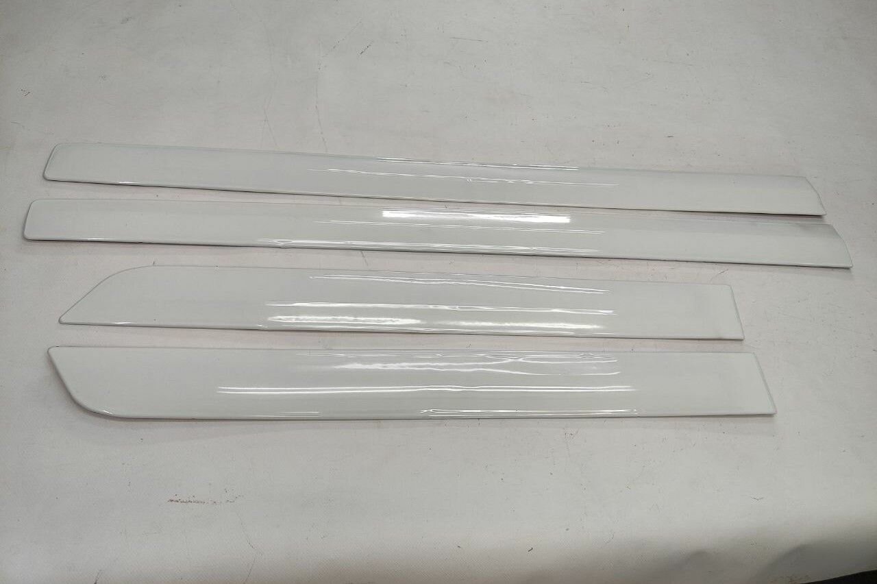 Молдинги дверей, Защита внешних частей авто, в цвете "белое облако 240" , Лада: Калина-1, Калина-2, Гранта, Гранта Фл.