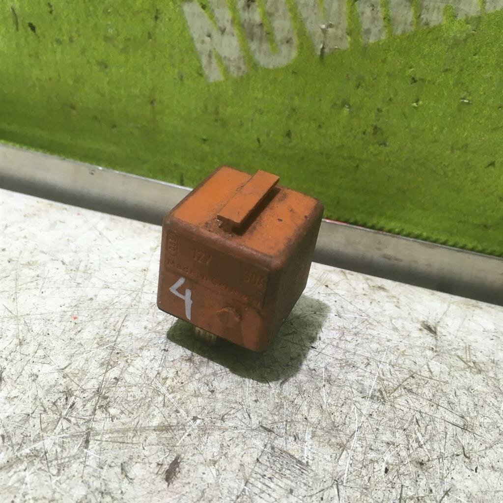 Реле BMW 5-серия E34 88-95