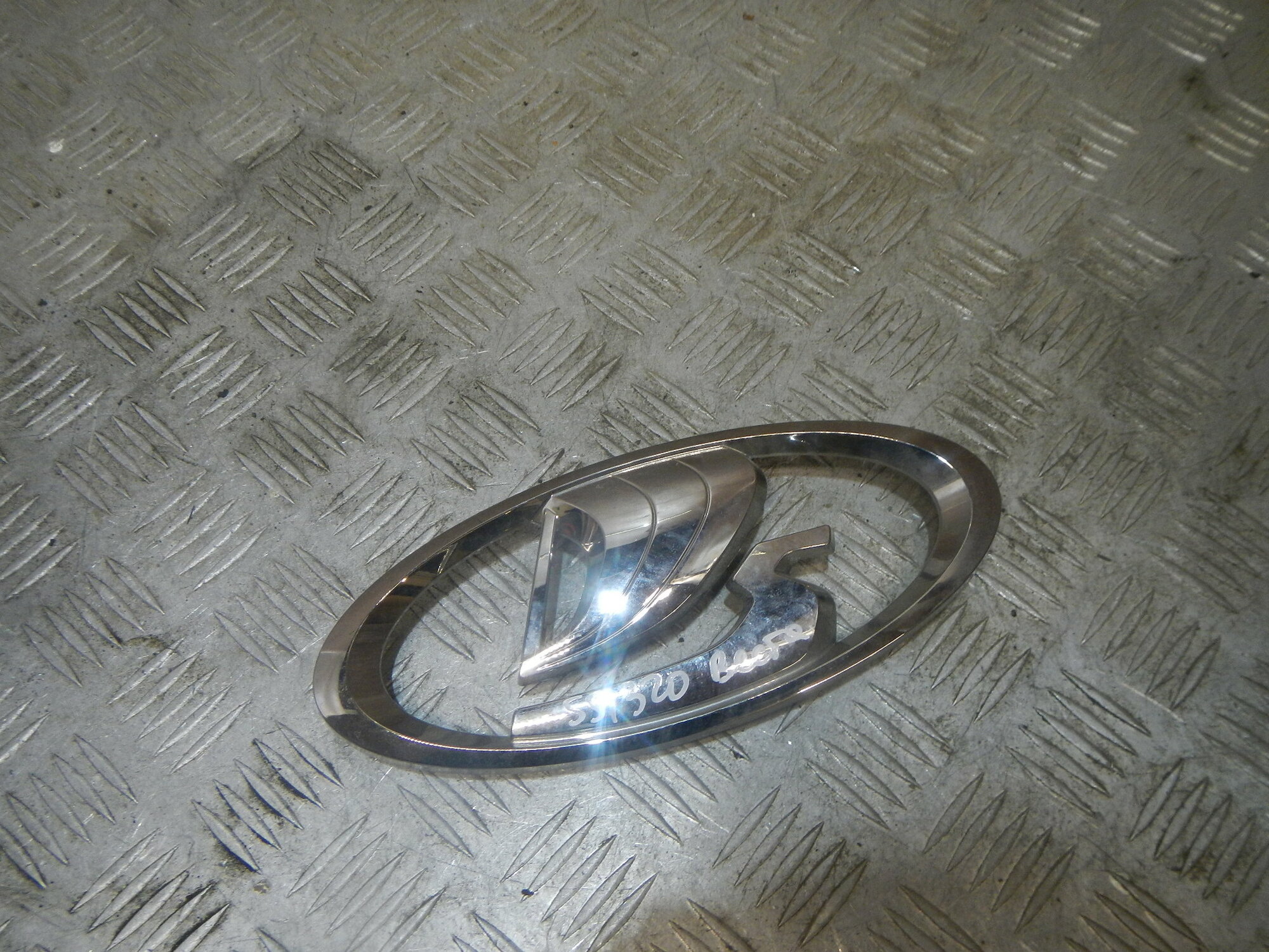 Б/У Эмблема, ВАЗ (VAZ)-LADA VESTA (веста) LADA VESTA (Веста) 22- Мелкие царапины. 551320 LADA арт. 8450040046