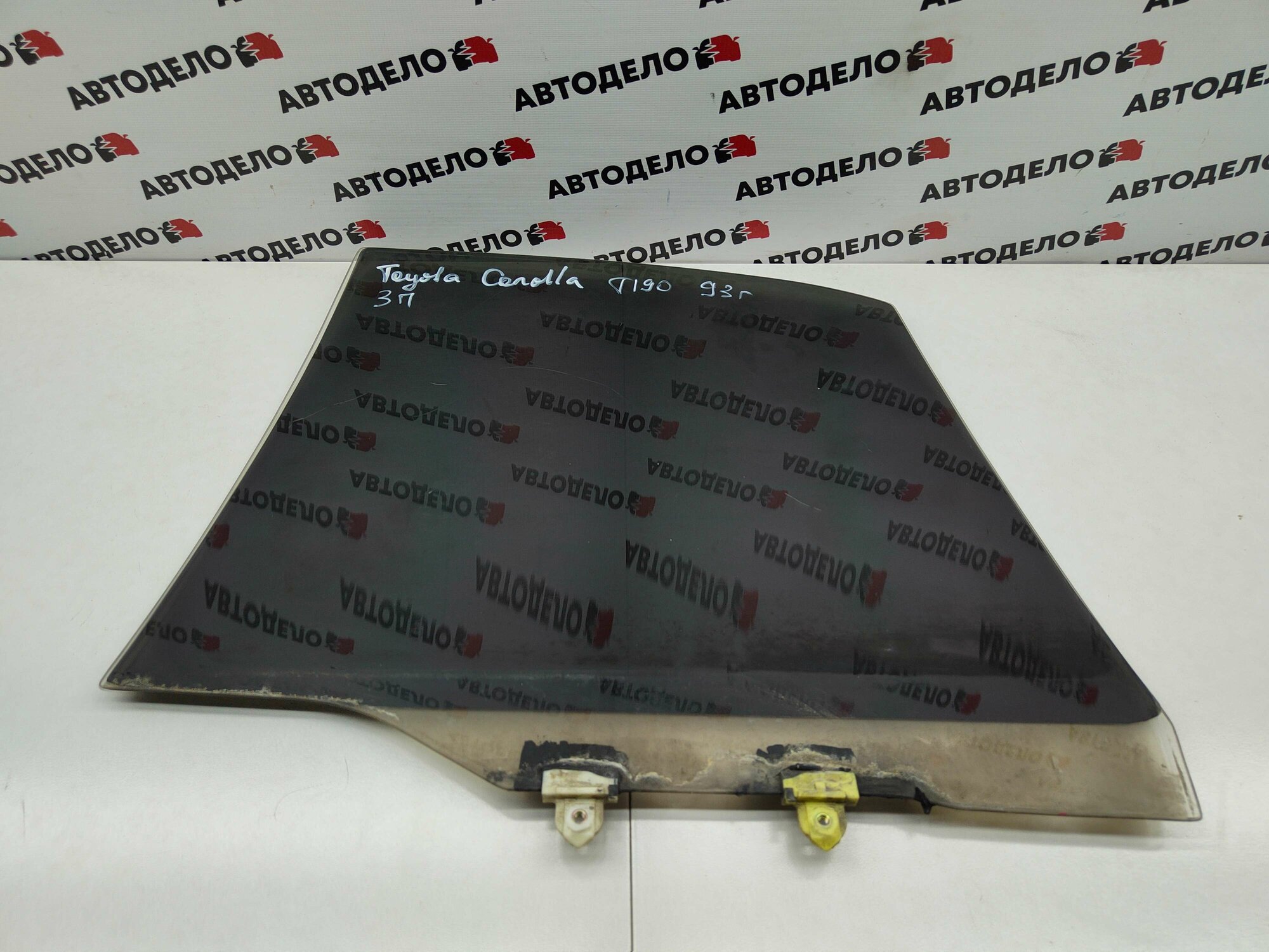 Стекло двери заднее правое Toyota Carina T190