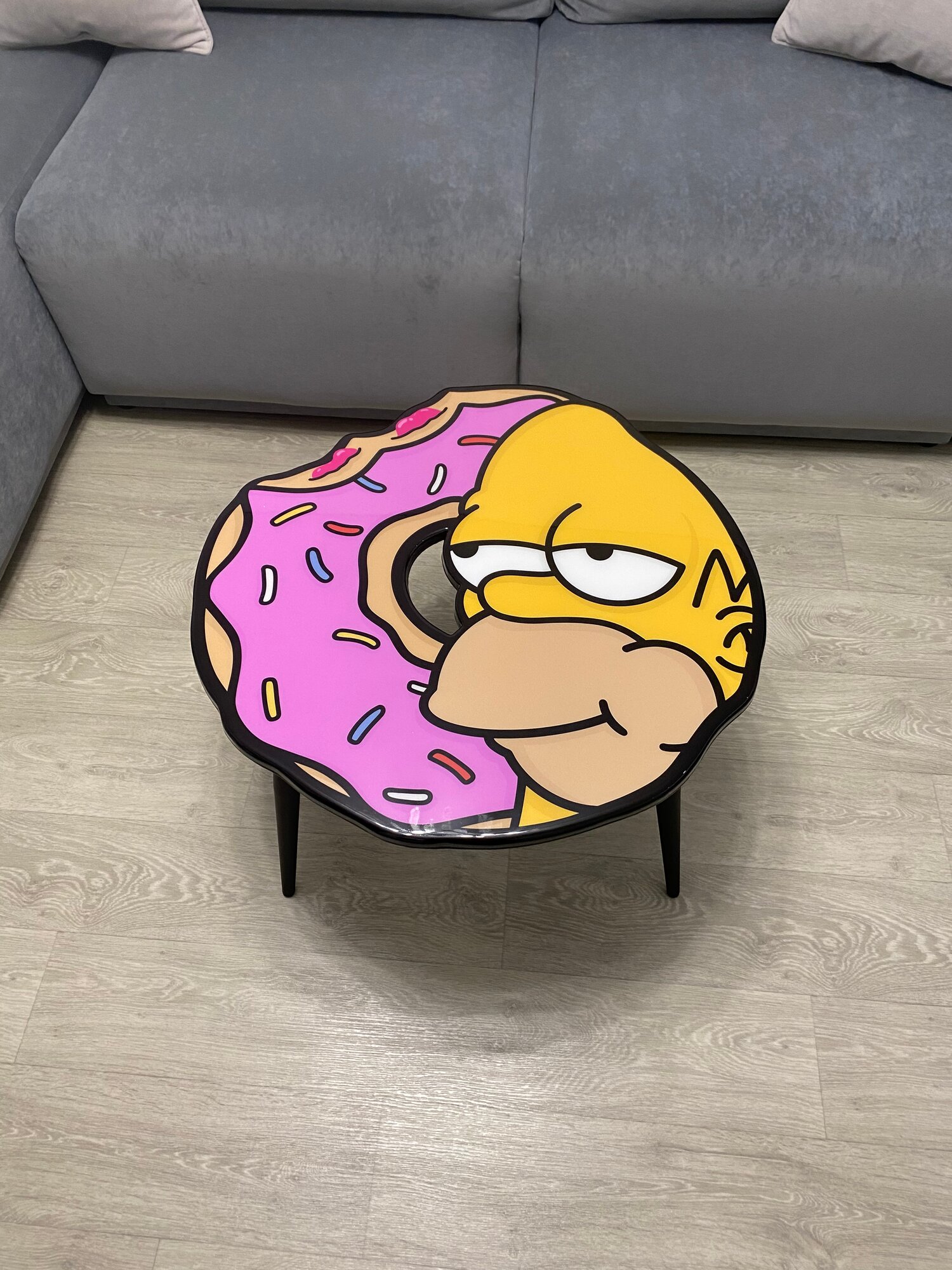 Столик Симпсоны «Гомер» ручной работы от Бренда Gabber разноцветный