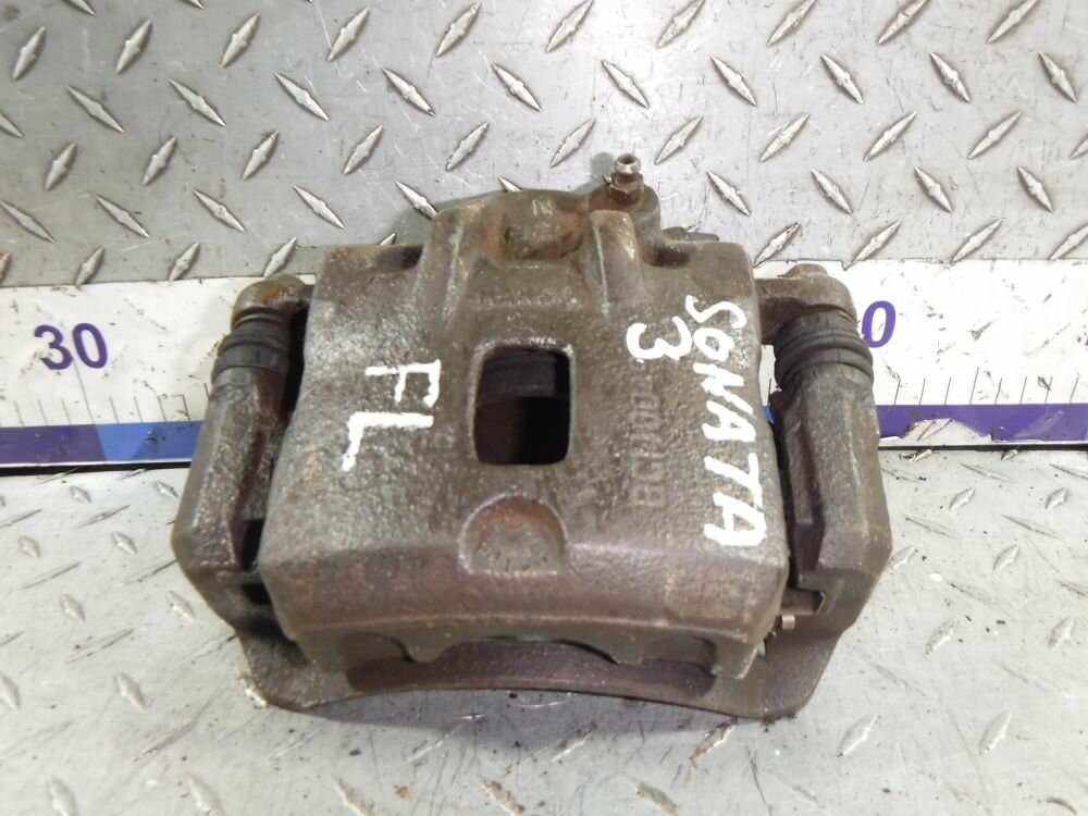 Суппорт передний левый Hyundai Sonata III 5818034A10