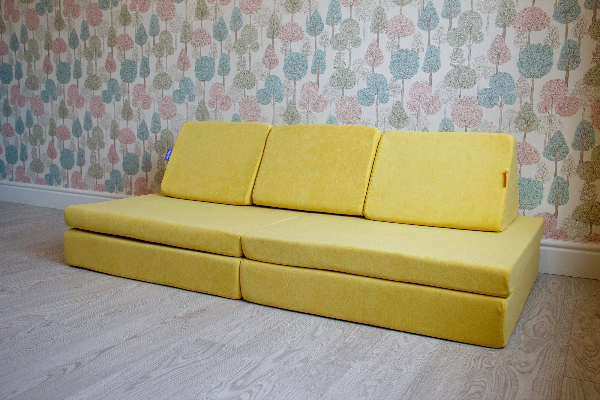 Детский диван-трансформер Playdivan Lemon с тремя треугольными подушками