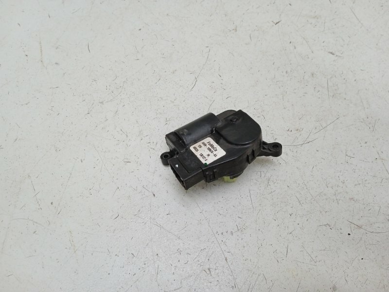 Б/У Форд Фокус 3 Моторчик заслонки отопителя Ford Focus 2013 3 173486 FORD арт. AV6N19B634AA, 1699371