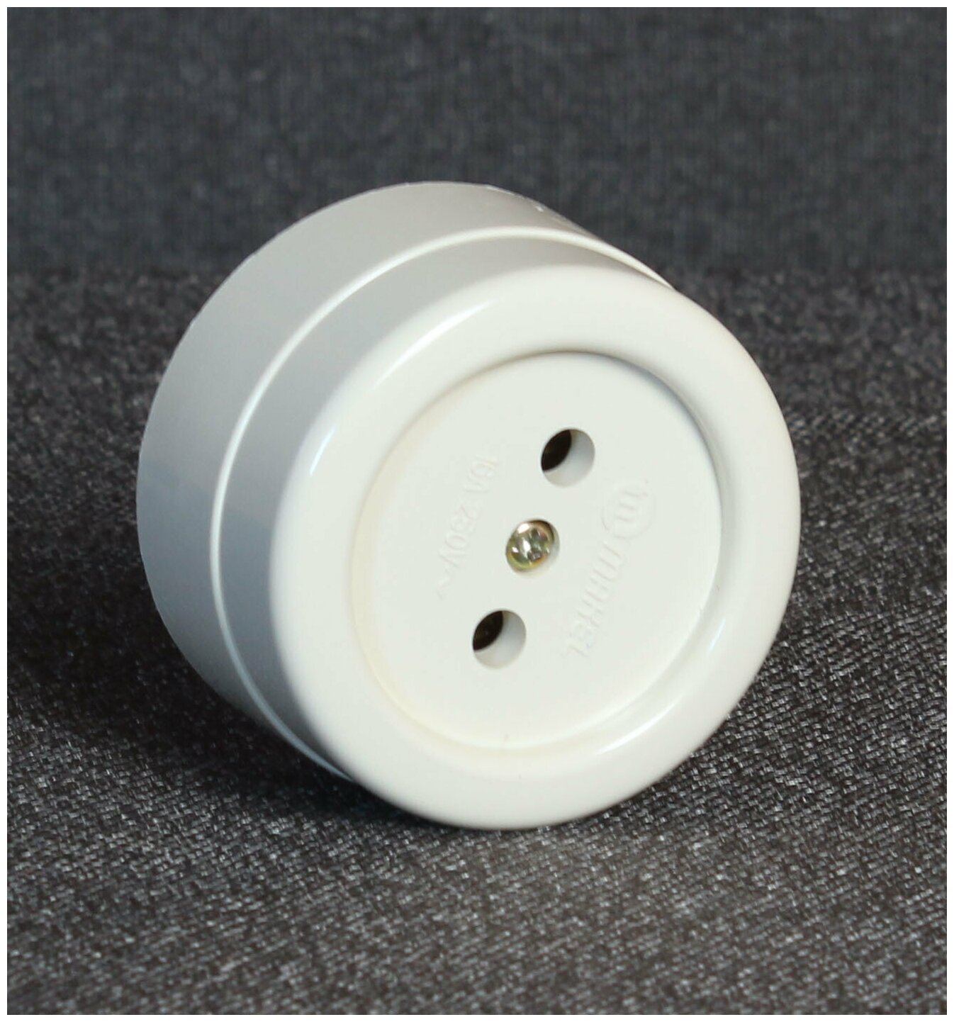 Розетка -ретро накладная круглая белая без земли