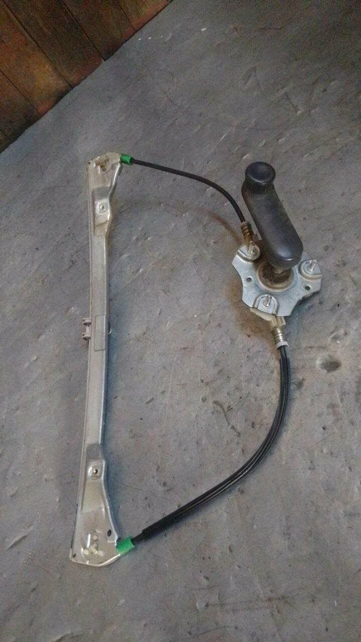 Стеклоподъемник передний правый Renault Symbol (1999 - 2002)