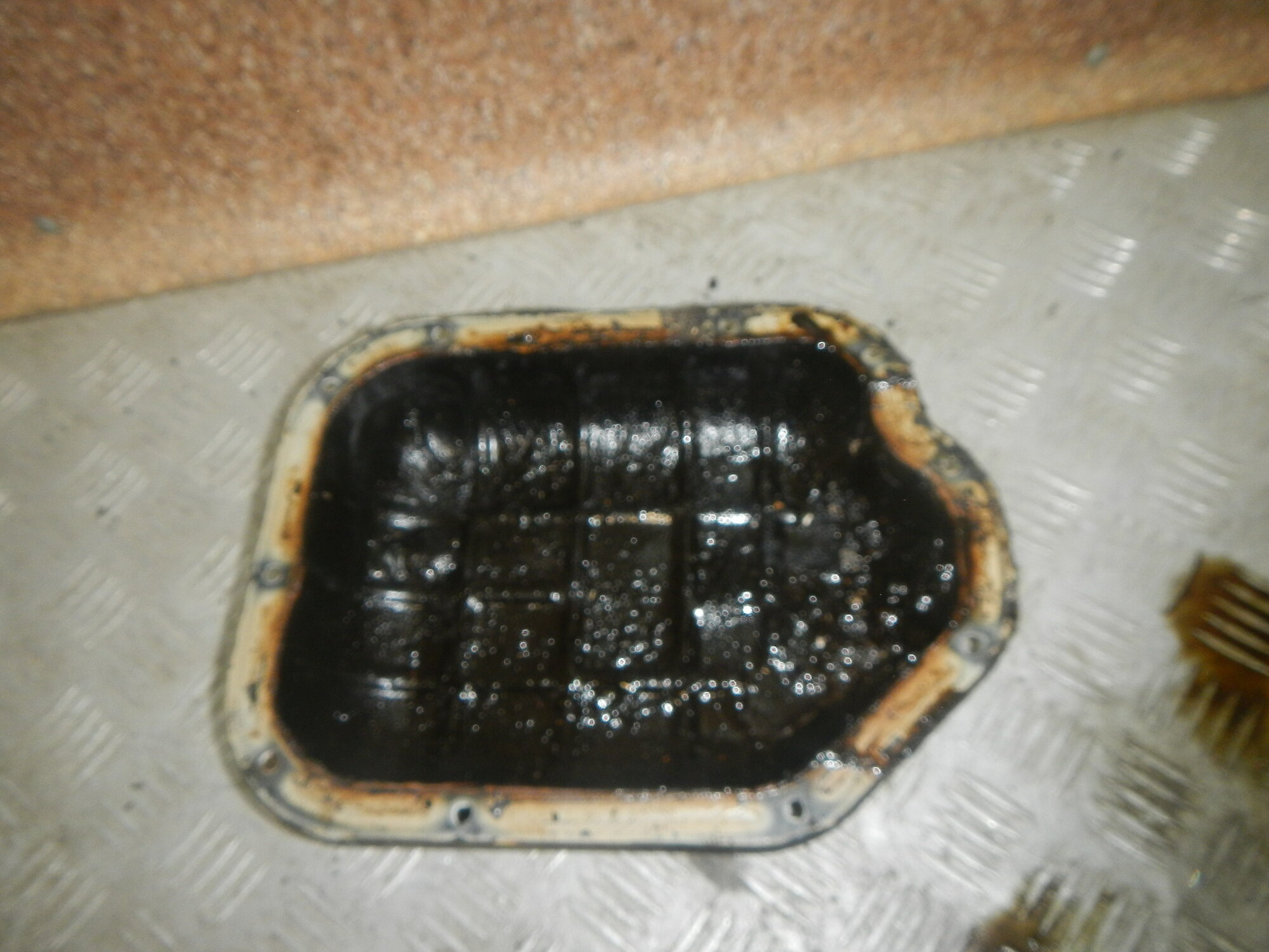 Б/У Поддон масляный двигателя, Nissan (Ниссан)-TEANA (J31) (06-08) NISSAN TEANA (J31) (06-08) VQ23 Деформация. 550995 NIS...