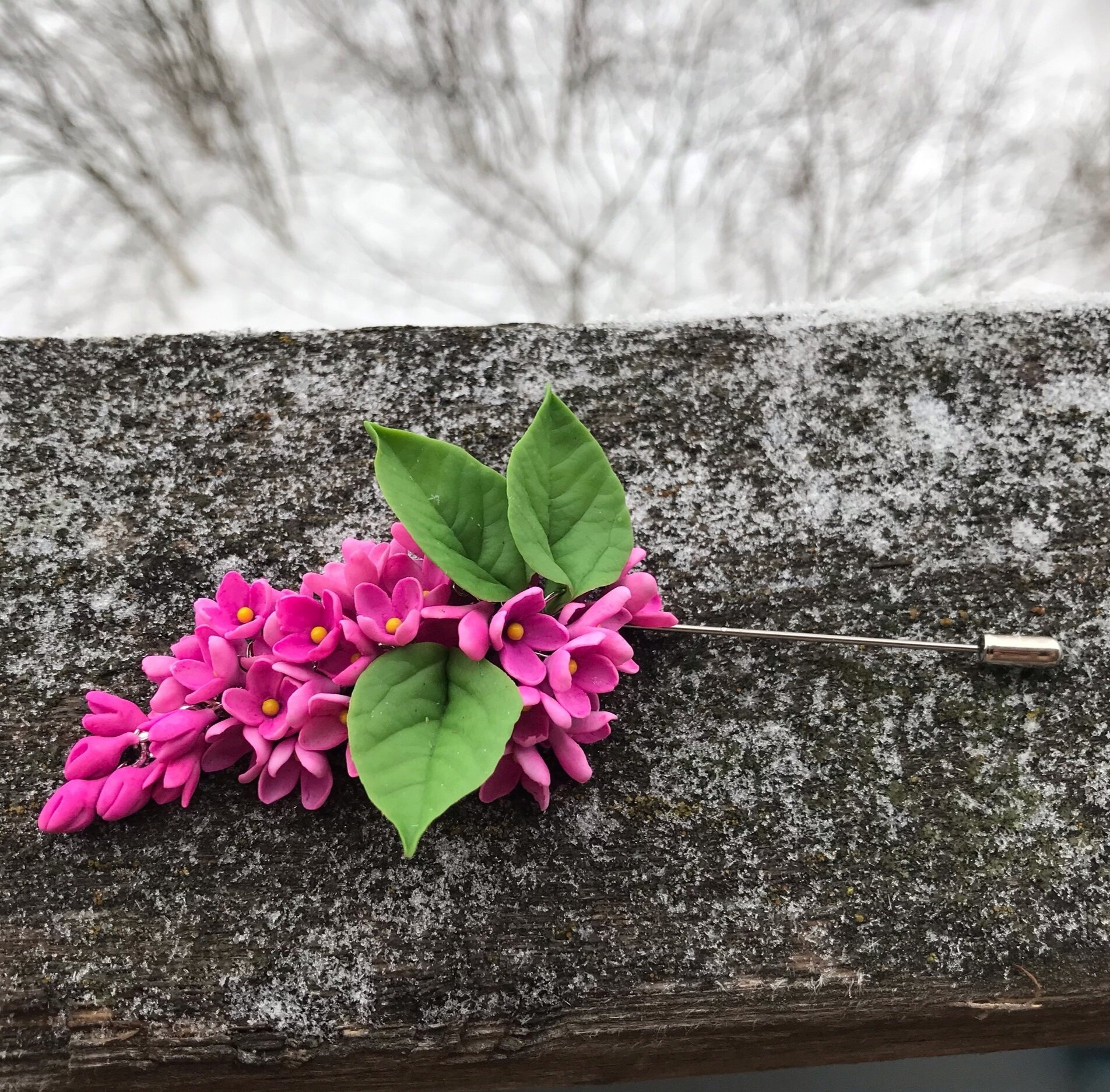 Брошь, пластик