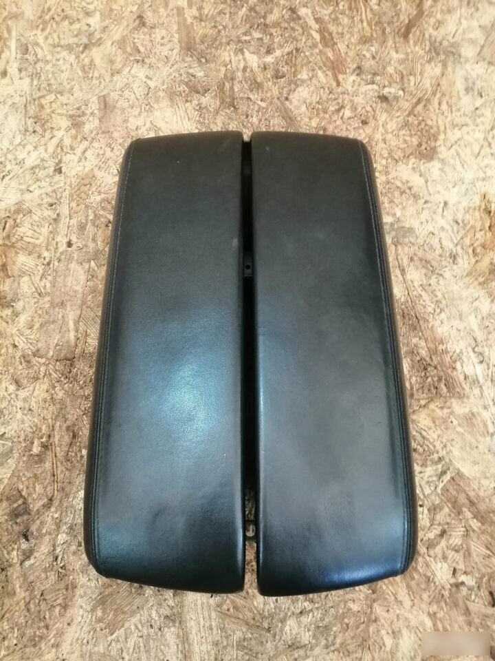 Подлокотник A8D4 2010-2017