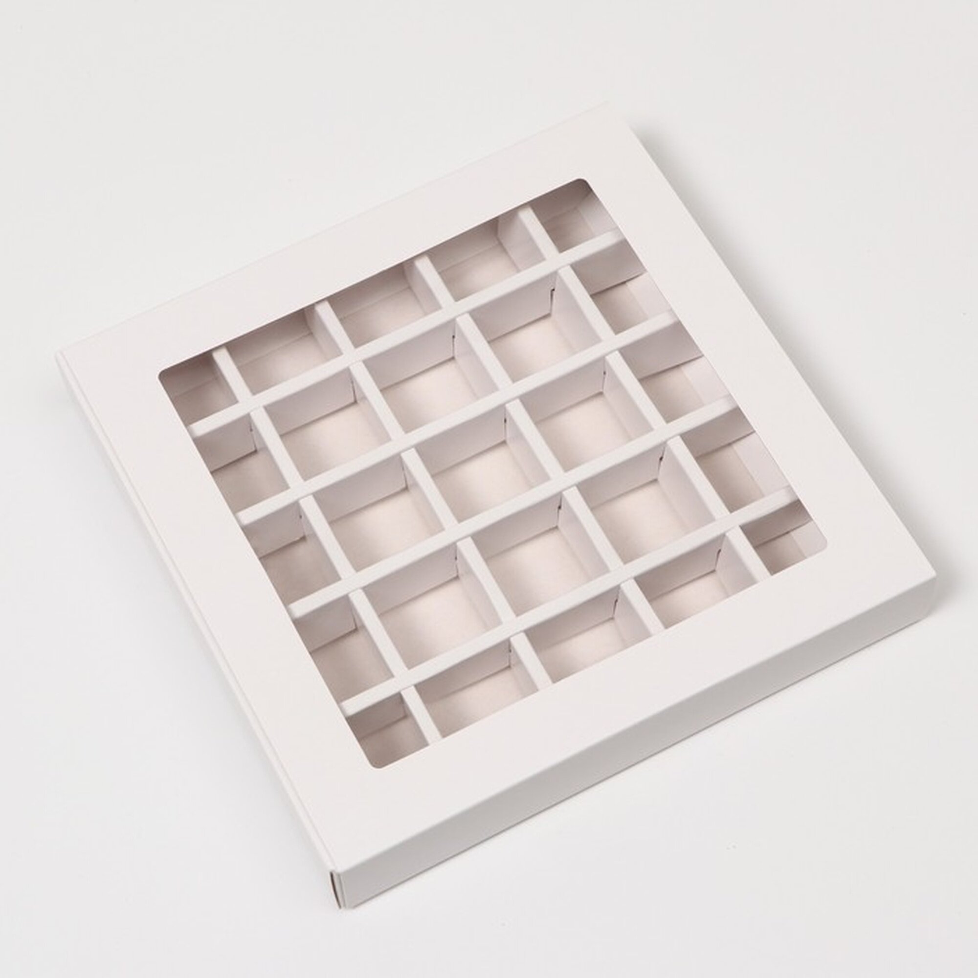 Коробка для 25 конфет, белая, 22×22×3.5 см. Кондитерская упаковка