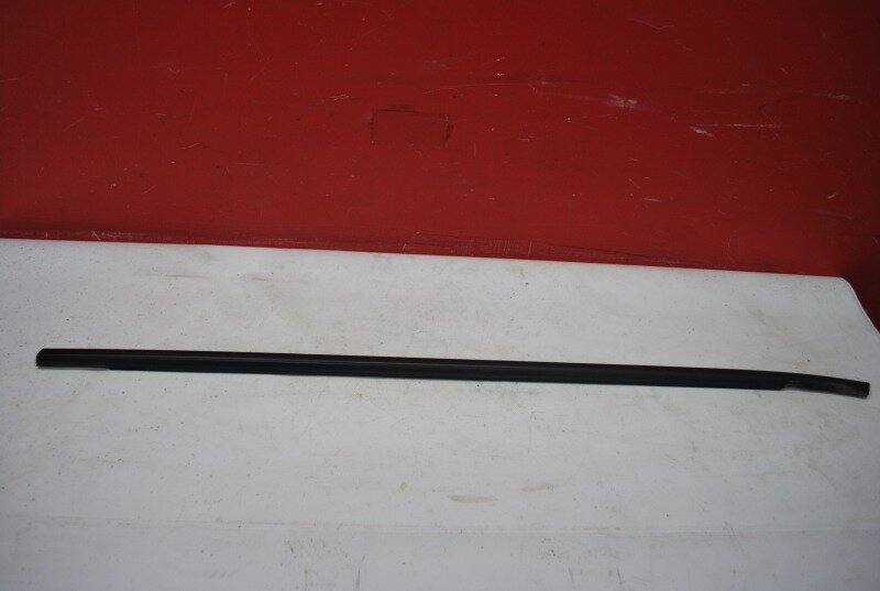 Уплотнитель стекла двери Kia Ceed 82210A2001