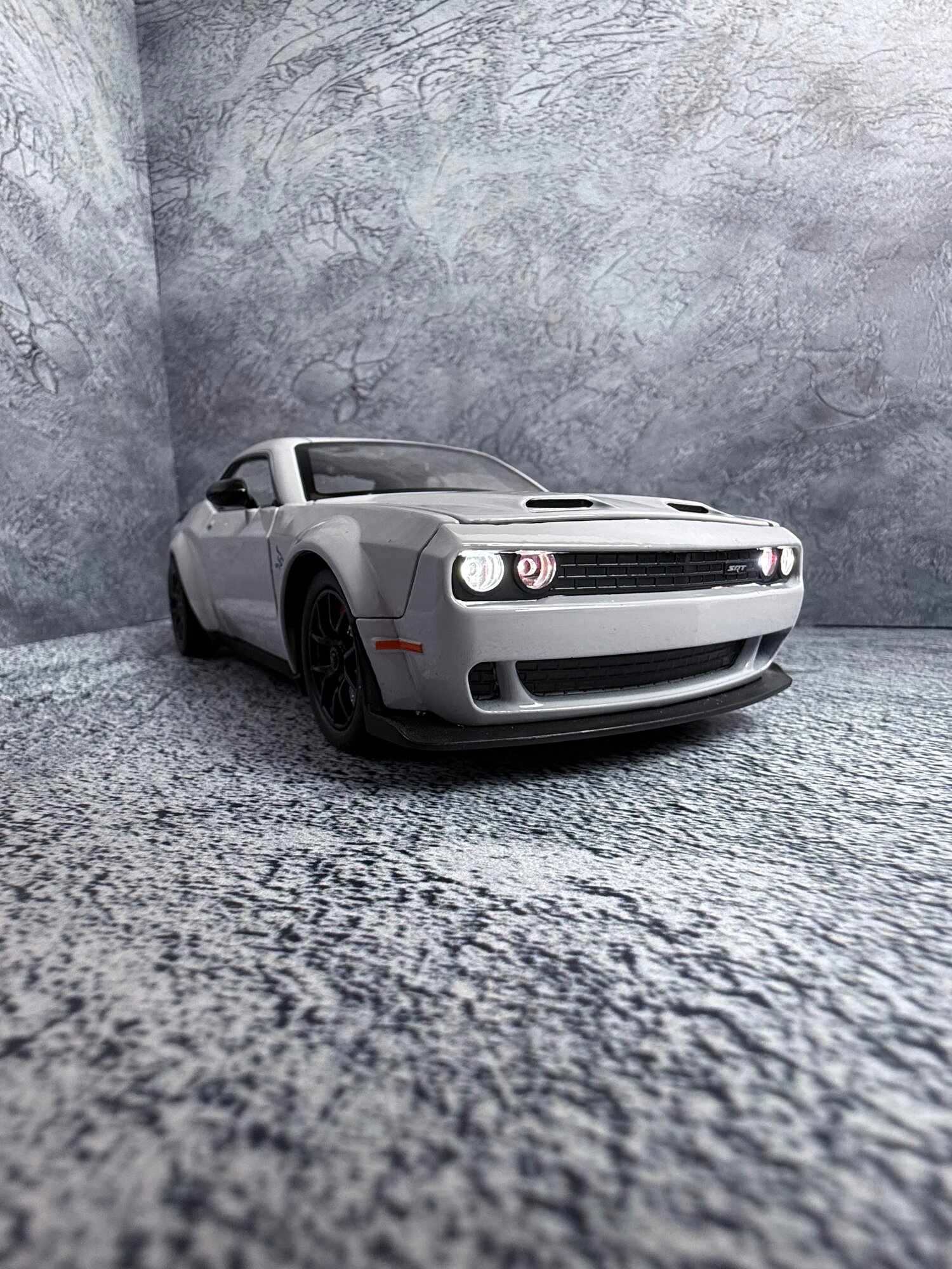 Машинка коллекционная "Dodge Challenger SRT HellCat Fast and Furious" , инерционная, 1:24, серая