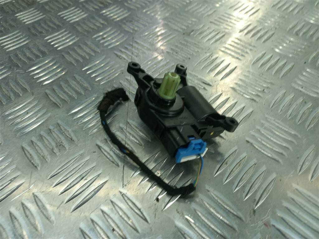 Моторчик заслонки отопителя Б/У для FORD Tourneo Custom I (2012—2021) 1699371