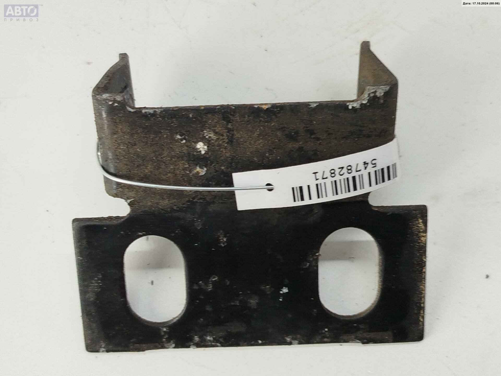 Кронштейн бампера переднего Audi 80 B3 (1987-1992)