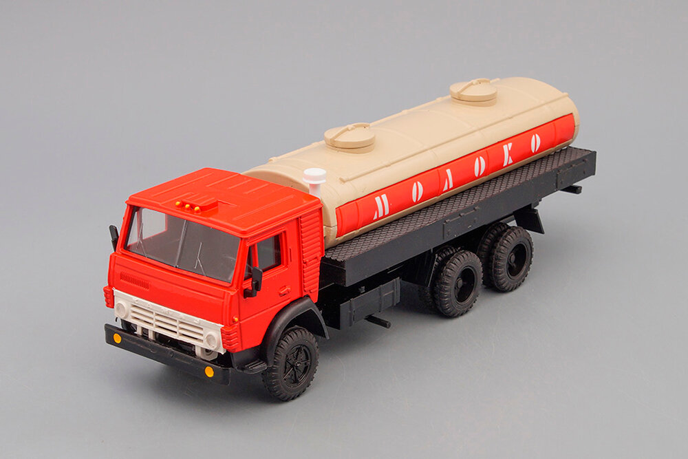 Модель коллекционная элекон Камский 53212 цистерна молоко, красный/бежевый/черный
