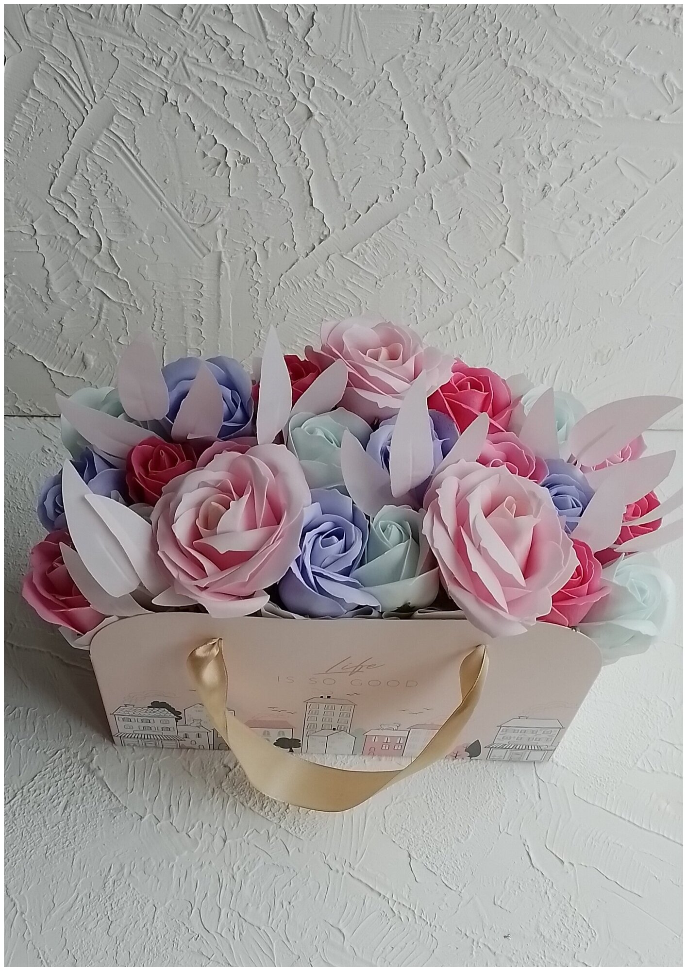 Букет из мыльных цветов, роз в сумочке. Подарок на День Рождения маме, подруге, юбилей, Новый Год. Мыльные цветы, розы