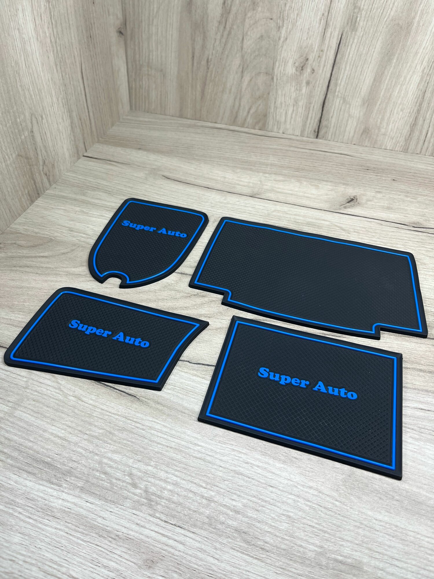 Комплект ковриков панели приборов и консоли Super Auto для ВАЗ 2113-2114-2115 черно-синие