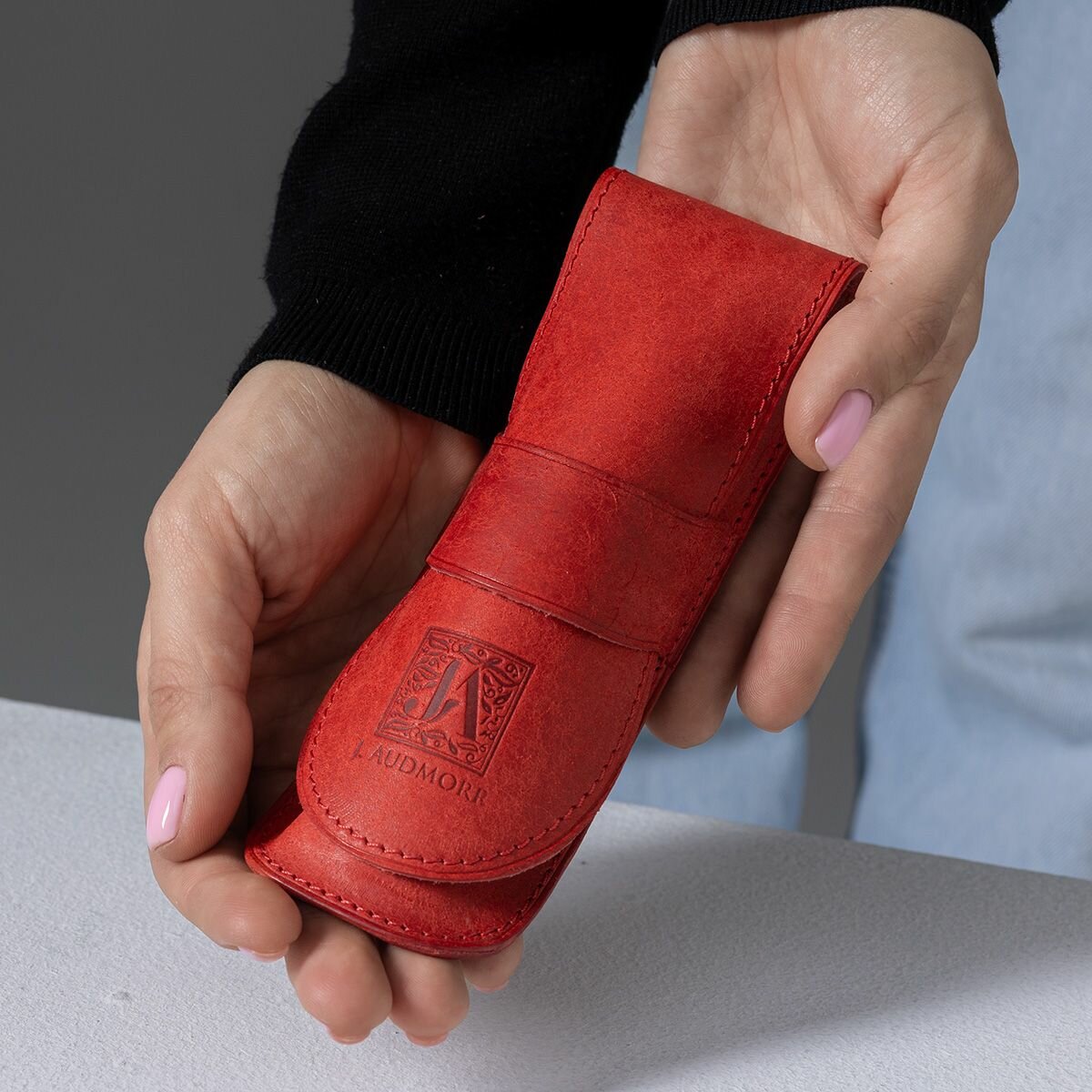 Пенал для ручек и карандашей из натуральной кожи Pembroke Damson, красный, премиальная кожа Pueblo растительного дубления