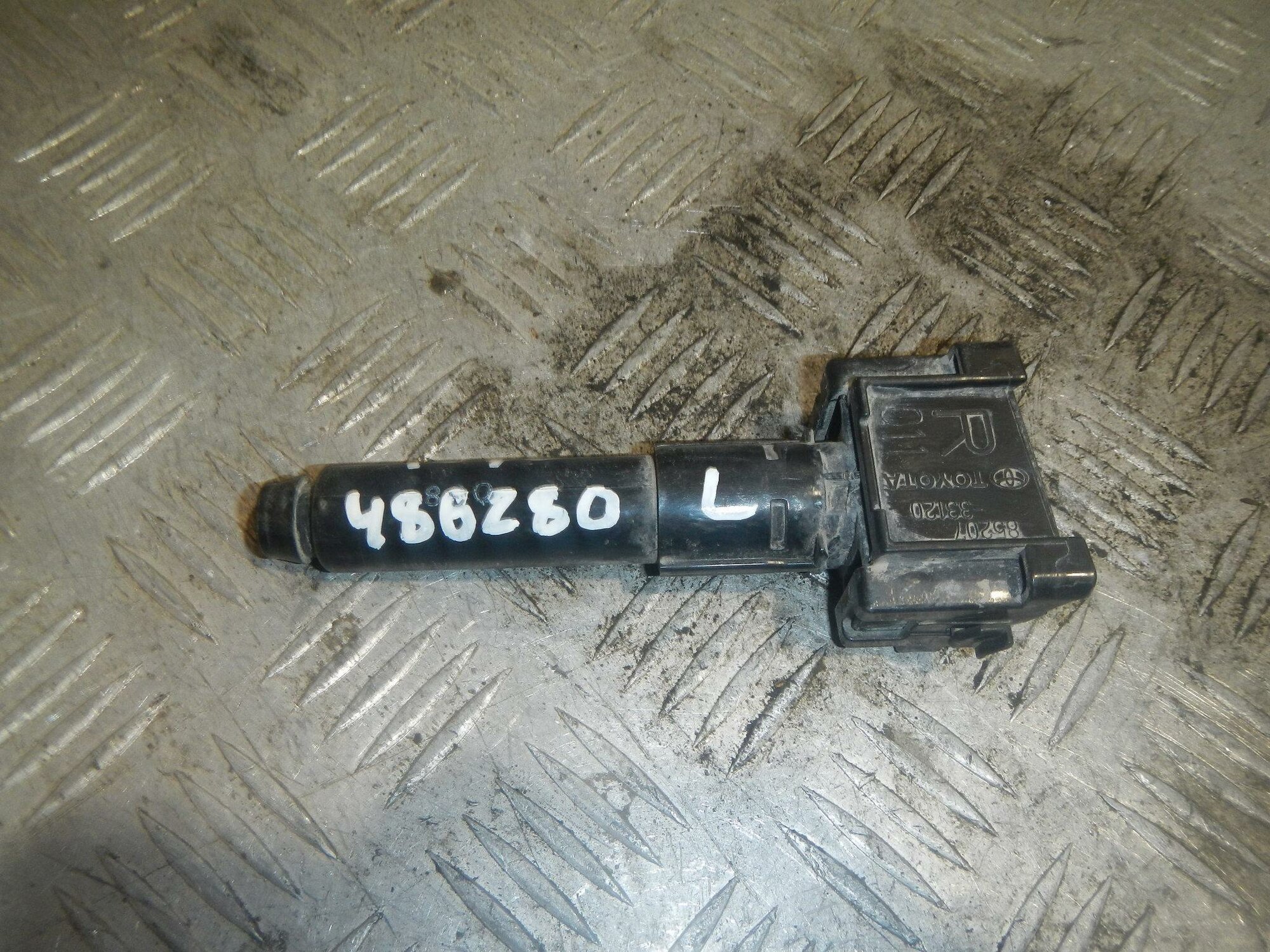 Б/У Форсунка омывателя фары, Toyota (Тойота)-CAMRY 70 (17-) TOYOTA CAMRY 70 (17-) левая Сломано 2 крепления крышки. 48628...