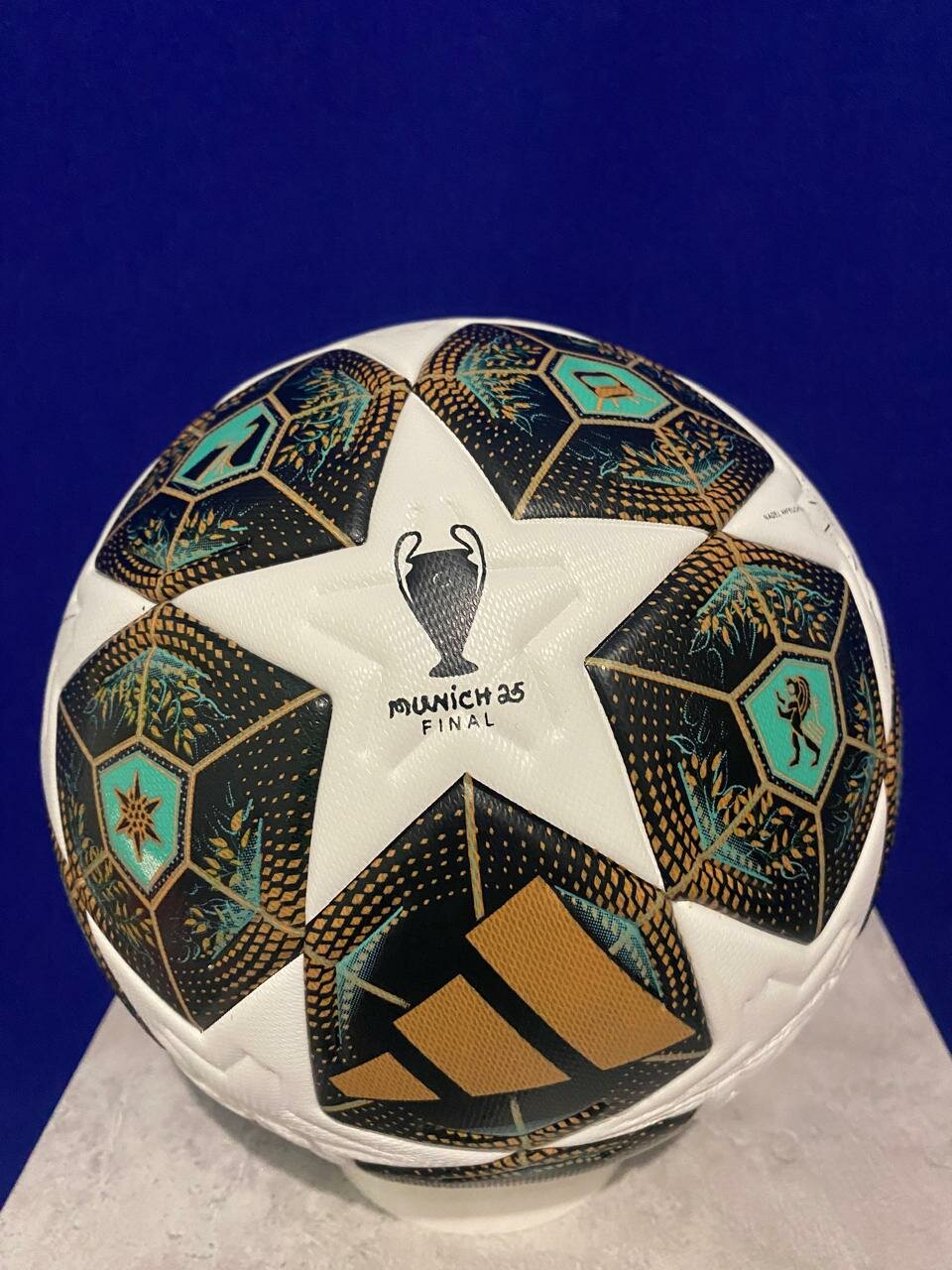 ADIDAS мяч Финала лиги чемпионов 2025 года бесшовный футбольный игровой размер 5 белый
