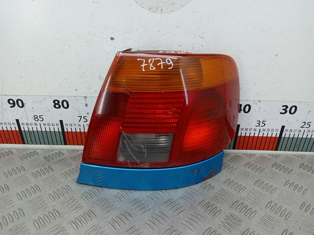 Фонарь задний правый Audi A4 B5 8D0945112A арт. 2255027