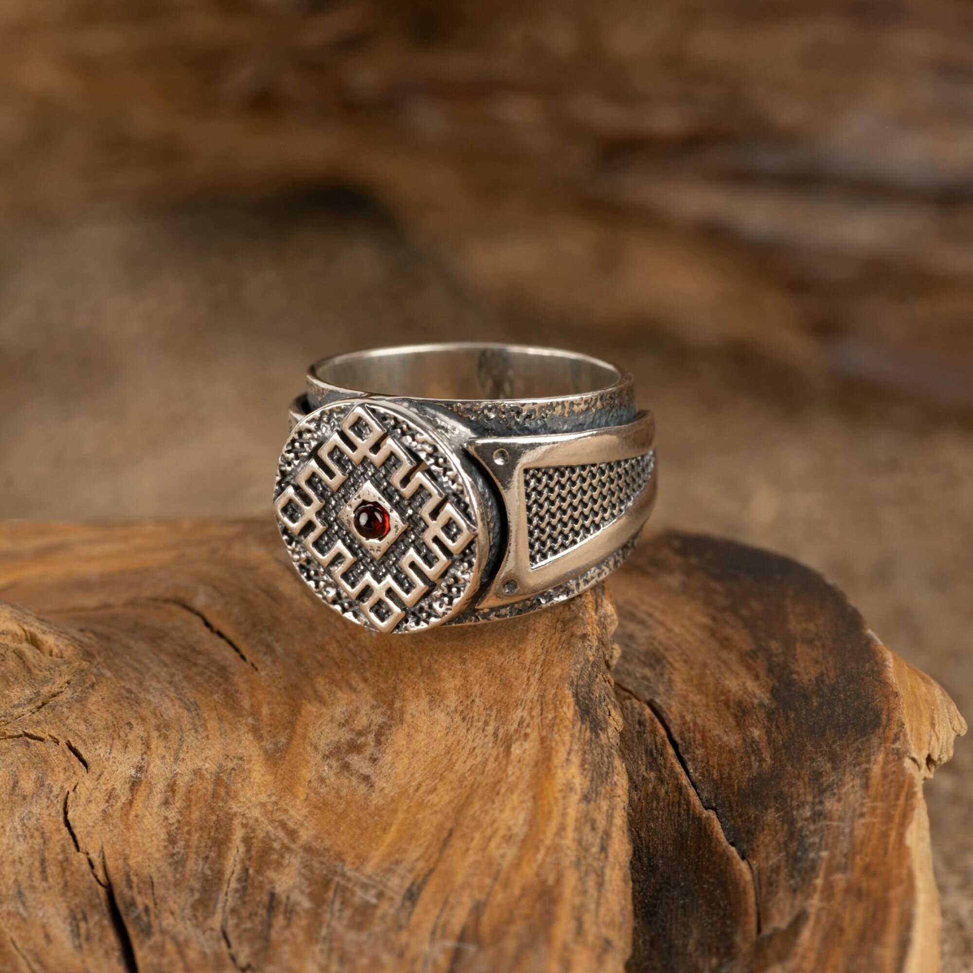 Перстень, серебро, 925 проба, чернение, гранат