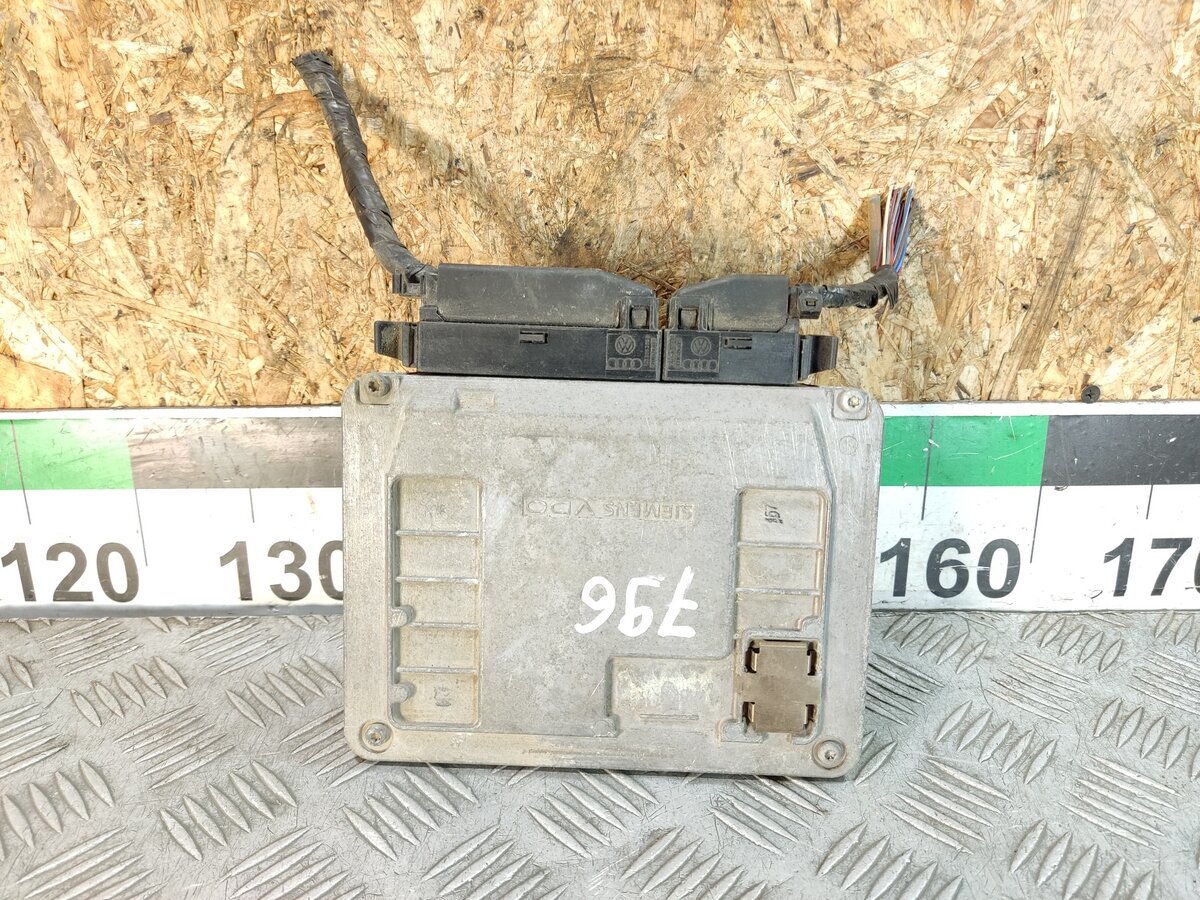 Блок управления двигателем SKODA Fabia 2007 2015 03D906023