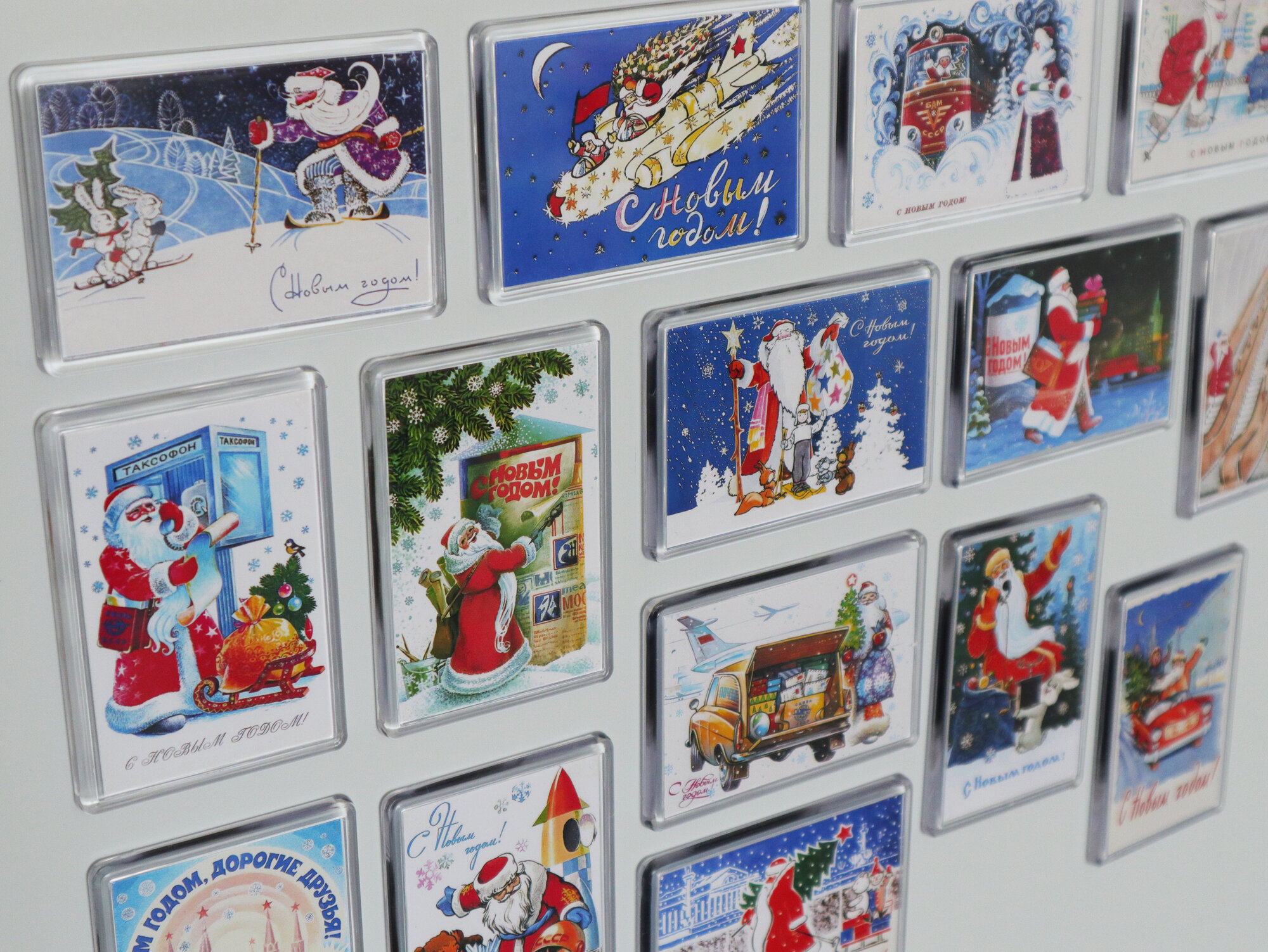 Новогодние магниты на холодильник / По открыткам СССР с Дедом Морозом / Набор 15 шт. / 82x57 мм