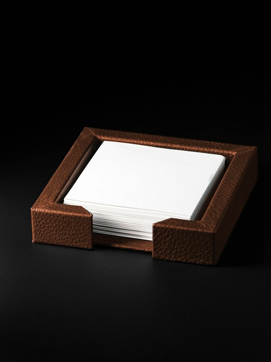 Кожаный лоток для бумажек и стикеров на рабочий стол с деревянной основой Ansty Brandi by J. Audmorr, коньячный