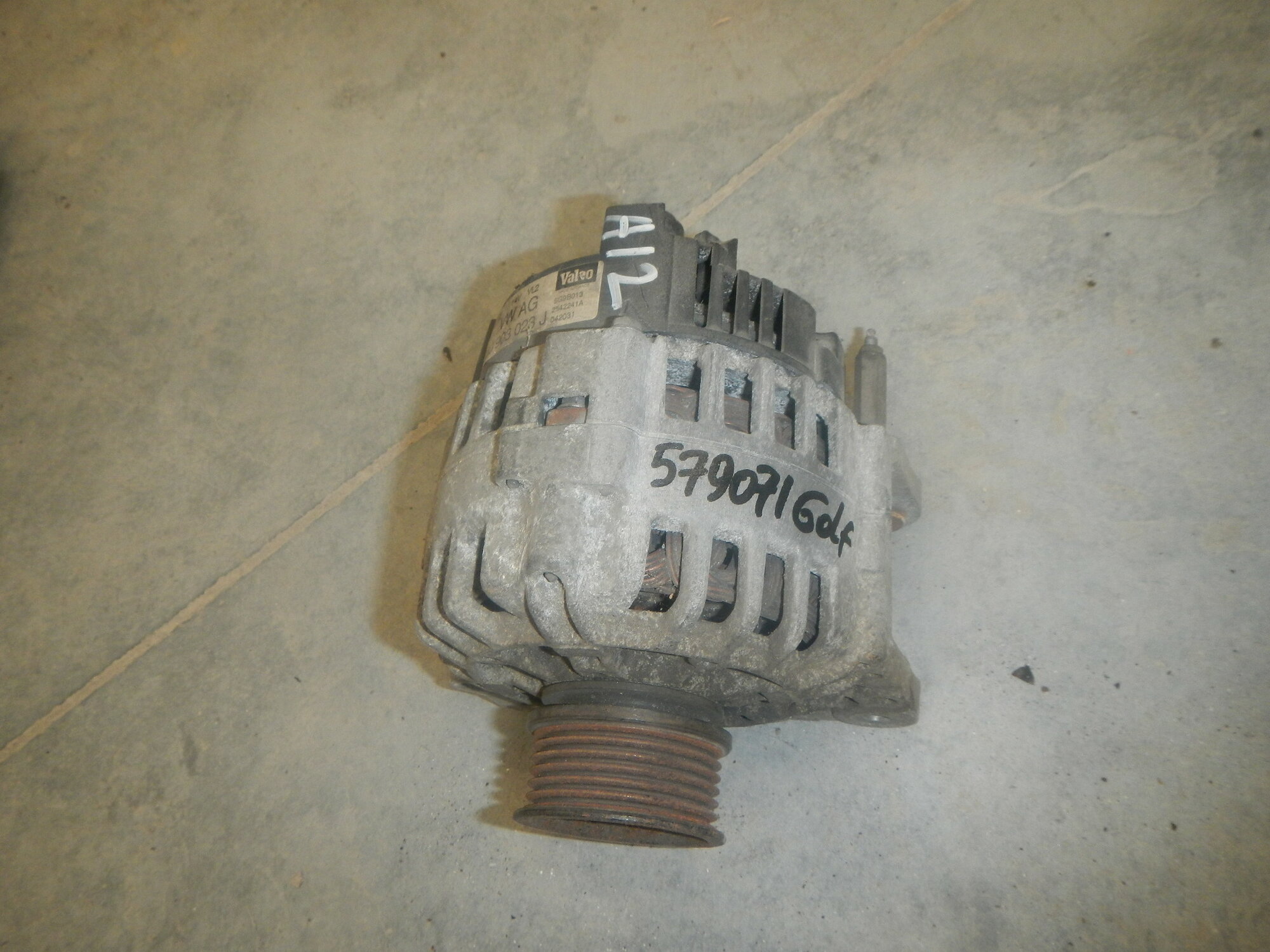 Б/У Генератор, Volkswagen (Фольксваген)-GOLF IV (97-03) VOLKSWAGEN GOLF IV (97-03) Без видимых повреждений. 579071 VAG а...