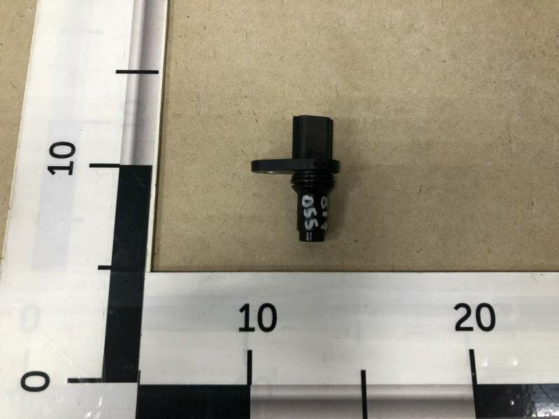 Датчик положения коленвала Renault Duster 2012 кат.номер: 237311KT0A