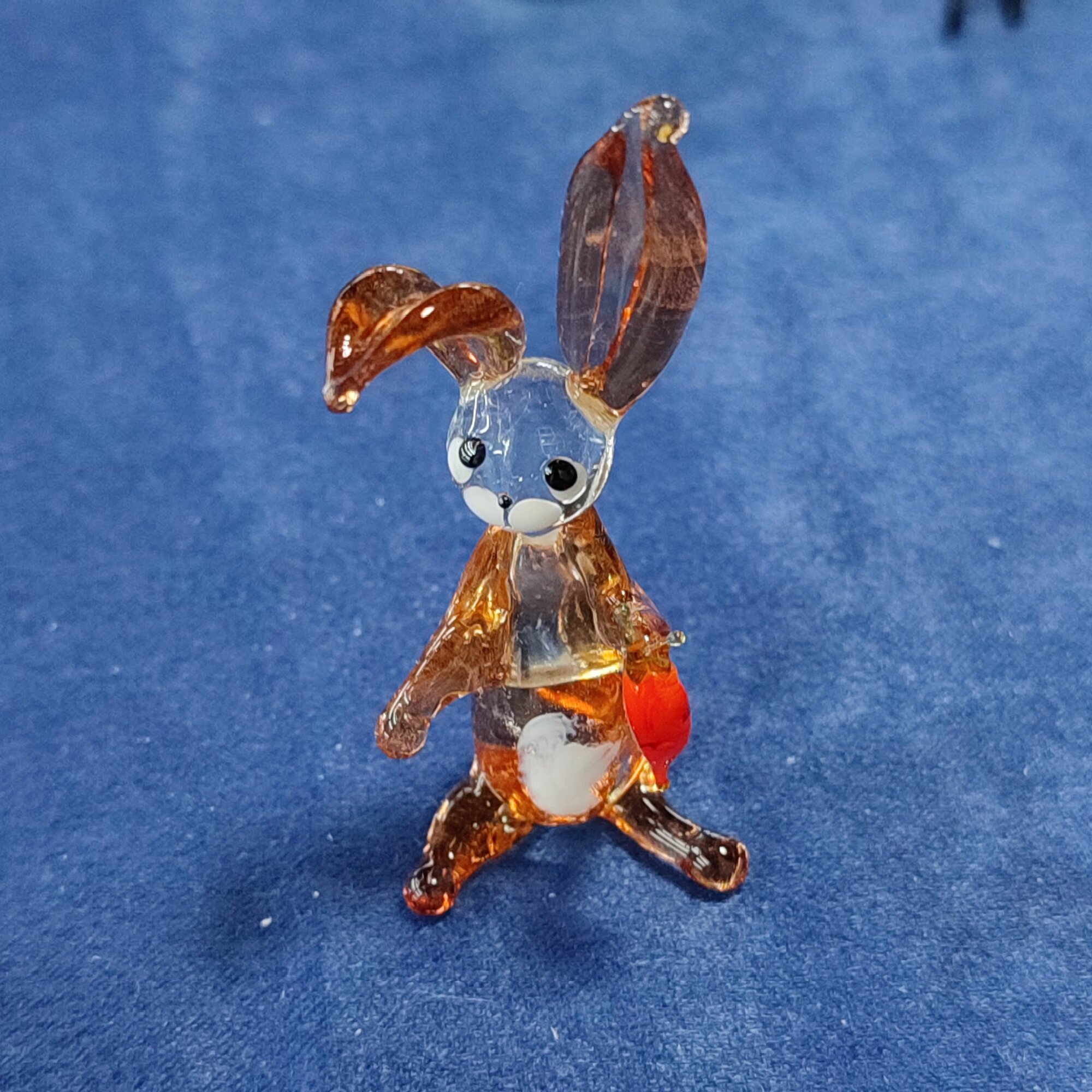 Заяц прозрачно-оранжевый