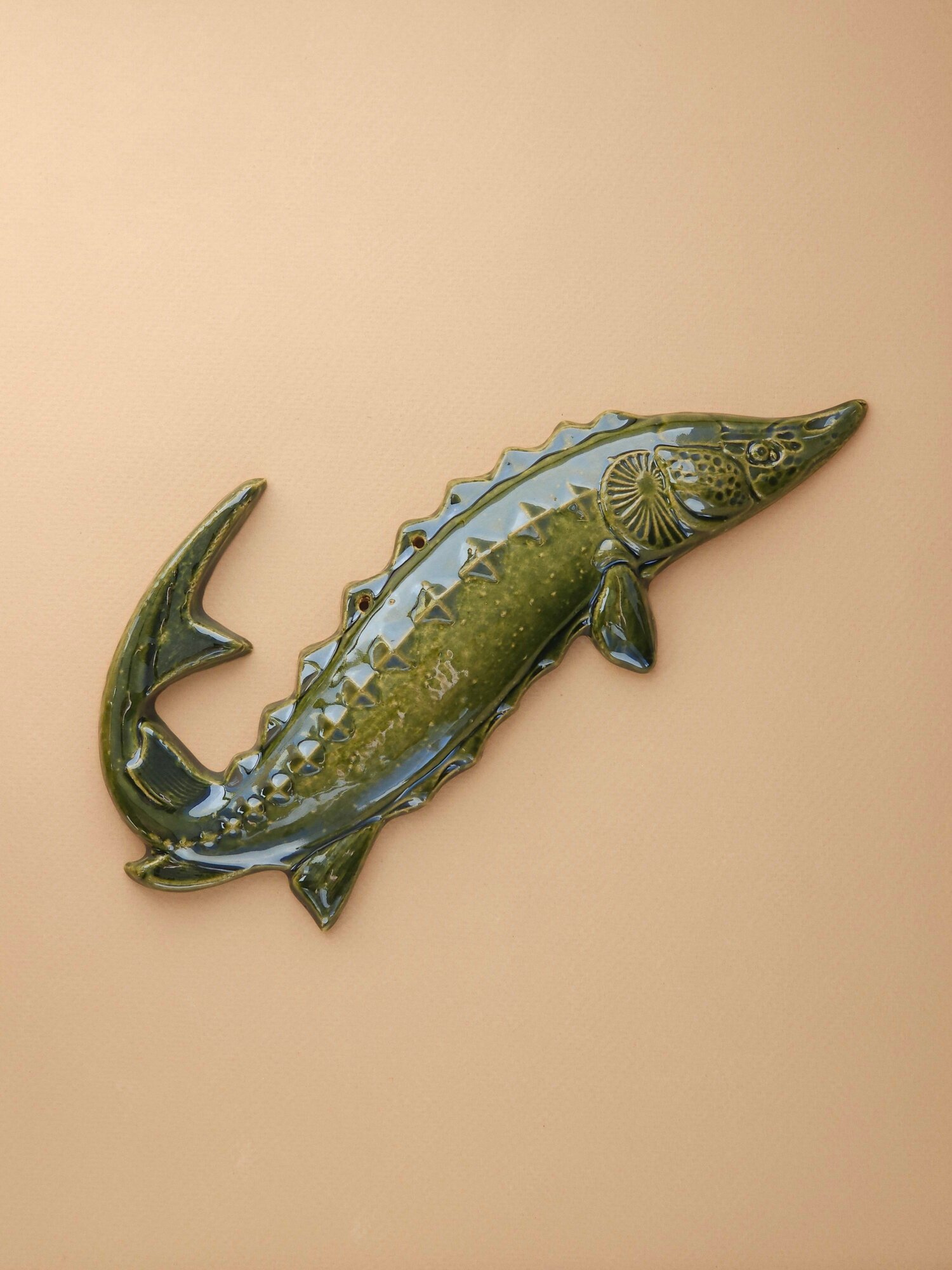 Осётр (зелёный). Панно, настенный декор, плакетка, украшение настенное интерьерное. Ярославская майолика. Керамика ручной работы. Сделано в России.