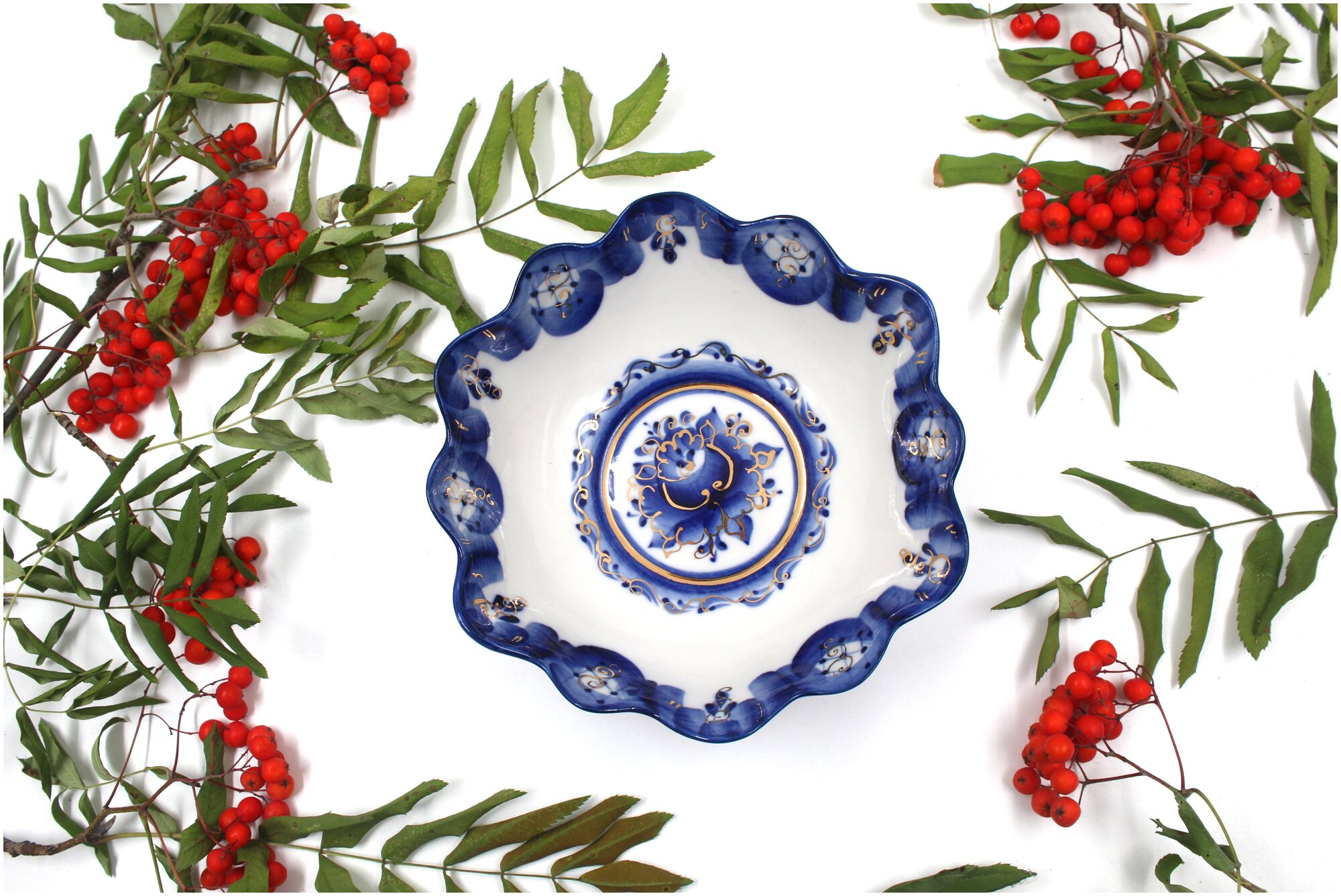 Салатник "Лилия" в золоте / Гжель