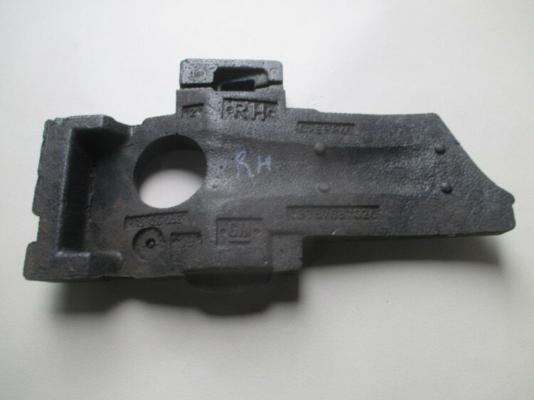 Абсорбер бампера заднего 13126032 375768702 правая часть Опель Астра H 1400748