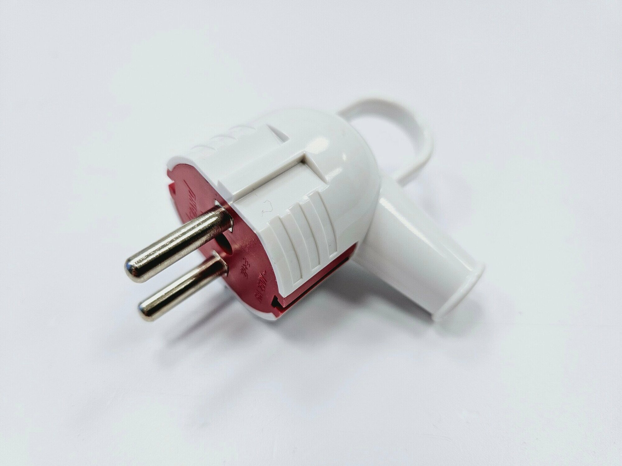 Вилка с ручкой с заземлением "LEZARD"