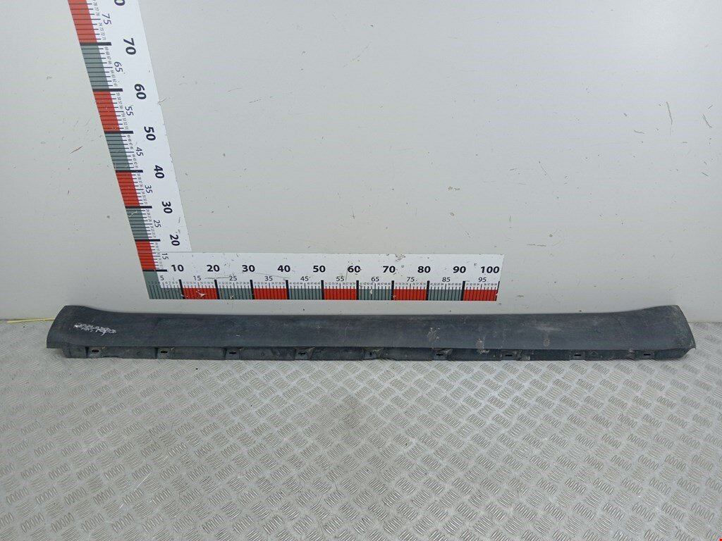 Накладка декоративная на порог левая Skoda Yeti 5L0853855A арт. 2170242