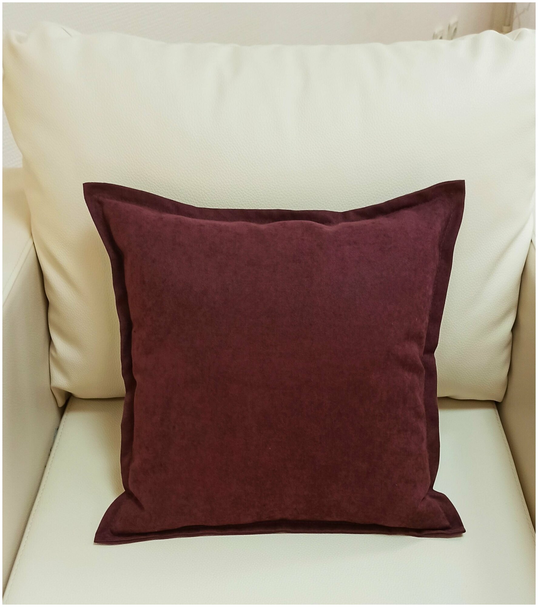 Декоративная наволочка "Кружева" Вельвет, размер 30х30 см, слива