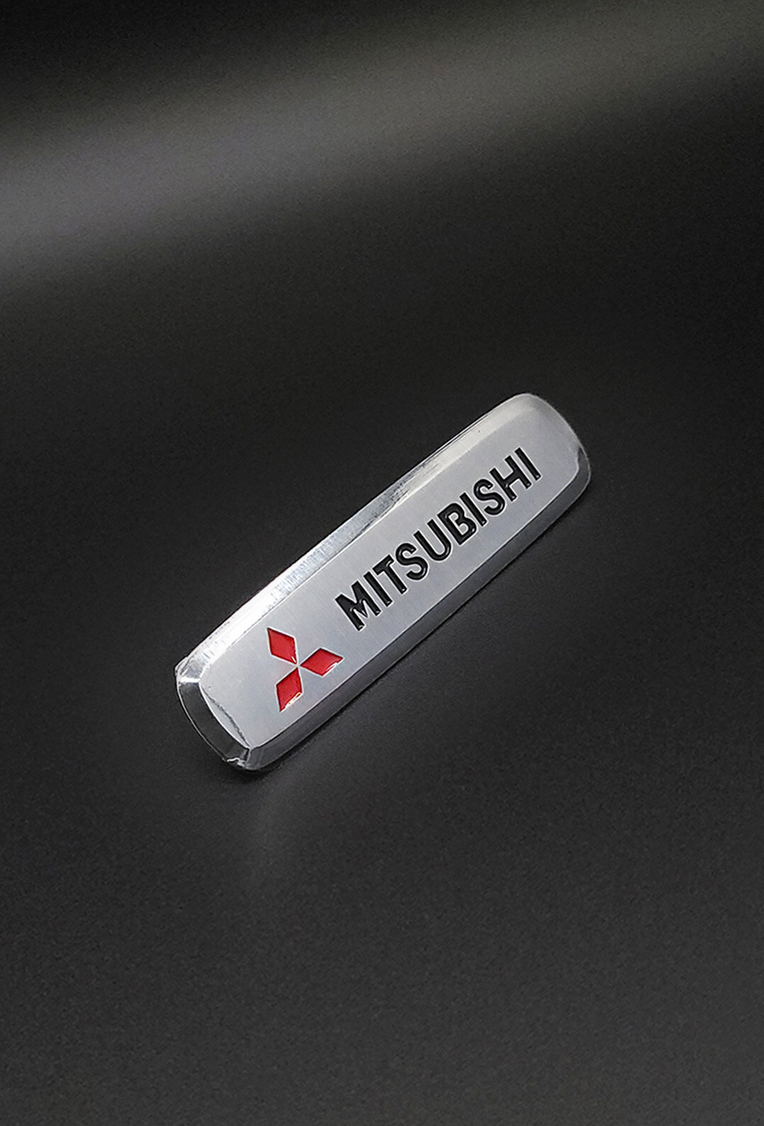 Шильдик (логотип) Mitsubishi металлический для автоковриков