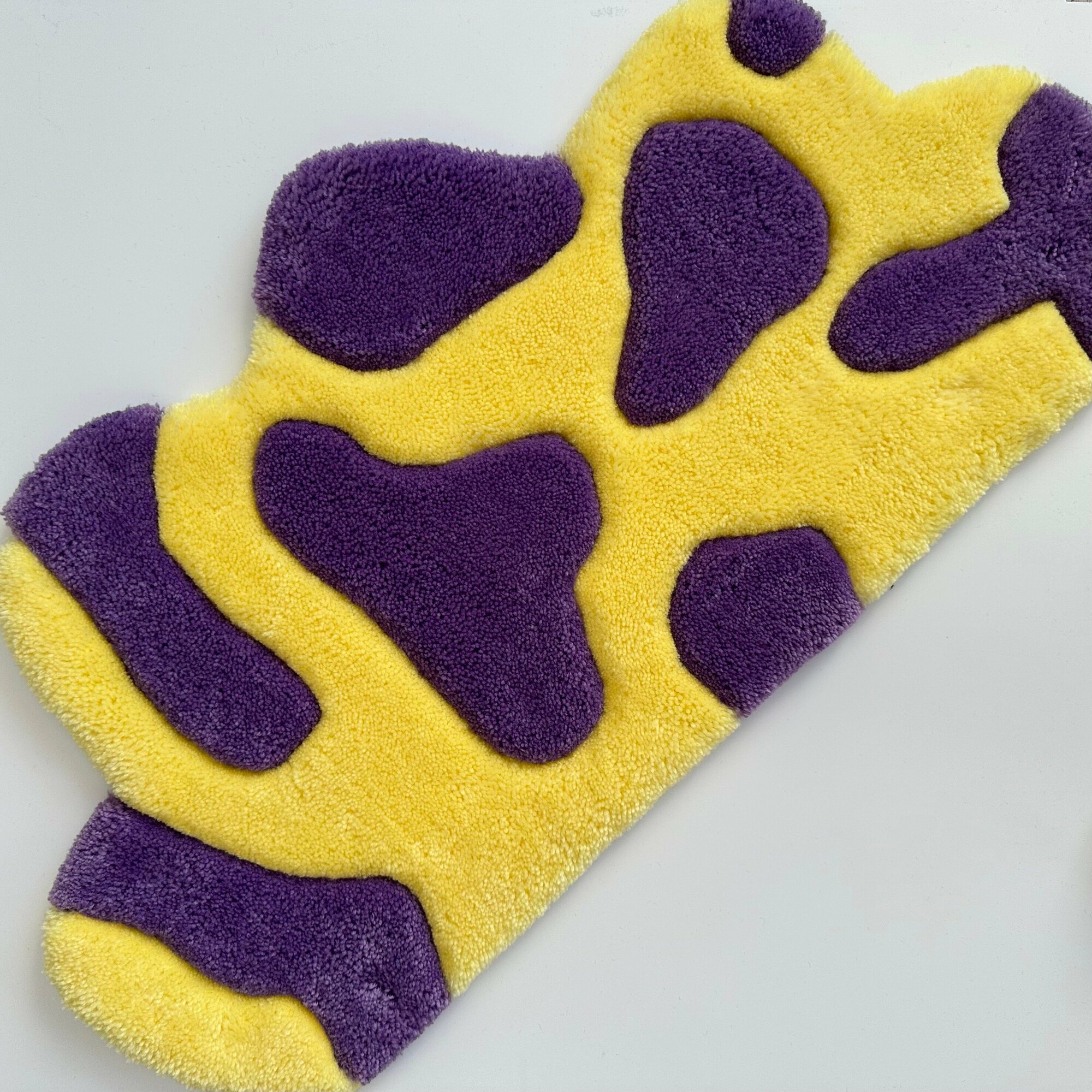 Ковер с ворсом, тафтинговая техника, ручная работа