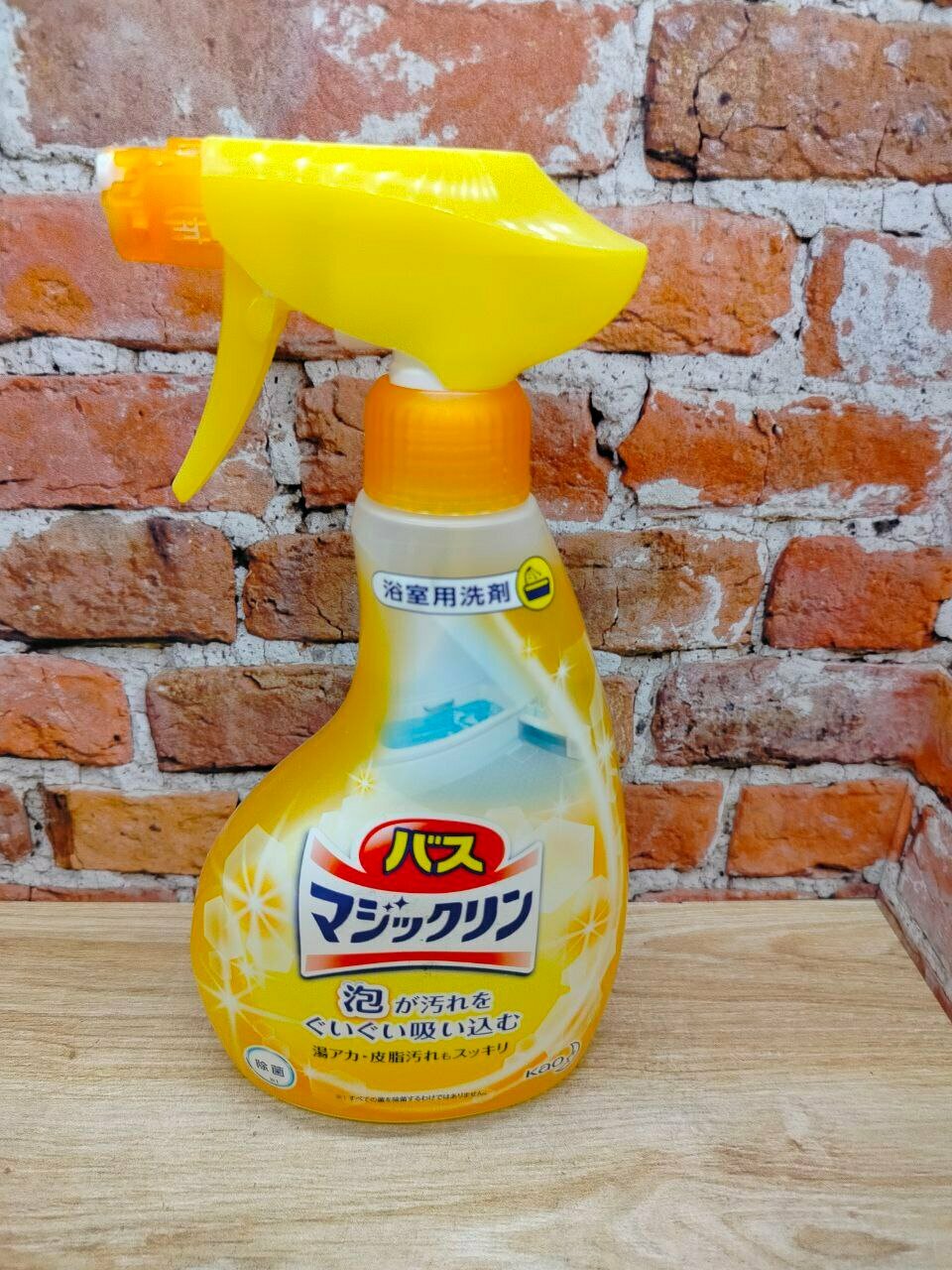 Kao Magiclean Спрей-пенка для ванной комнаты с антибактериальным эффектом и ароматом лимона 380 мл