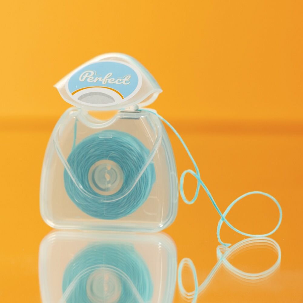 Зубная нить Revyline Perfect нейлоновая вощеная с ароматом кокоса 30 метров