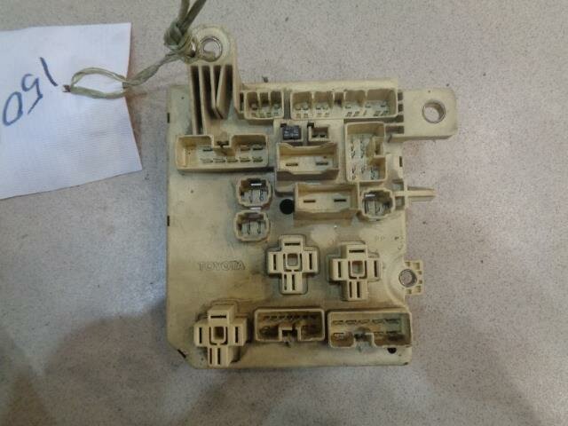 Блок предохранителей салонный от Toyota Camry V30, XV10 1990-1994