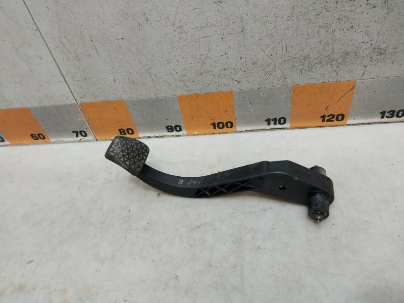 Б/У Педаль сцепления Opel Astra 2008 H, L69 451398 OPEL арт. 13173772