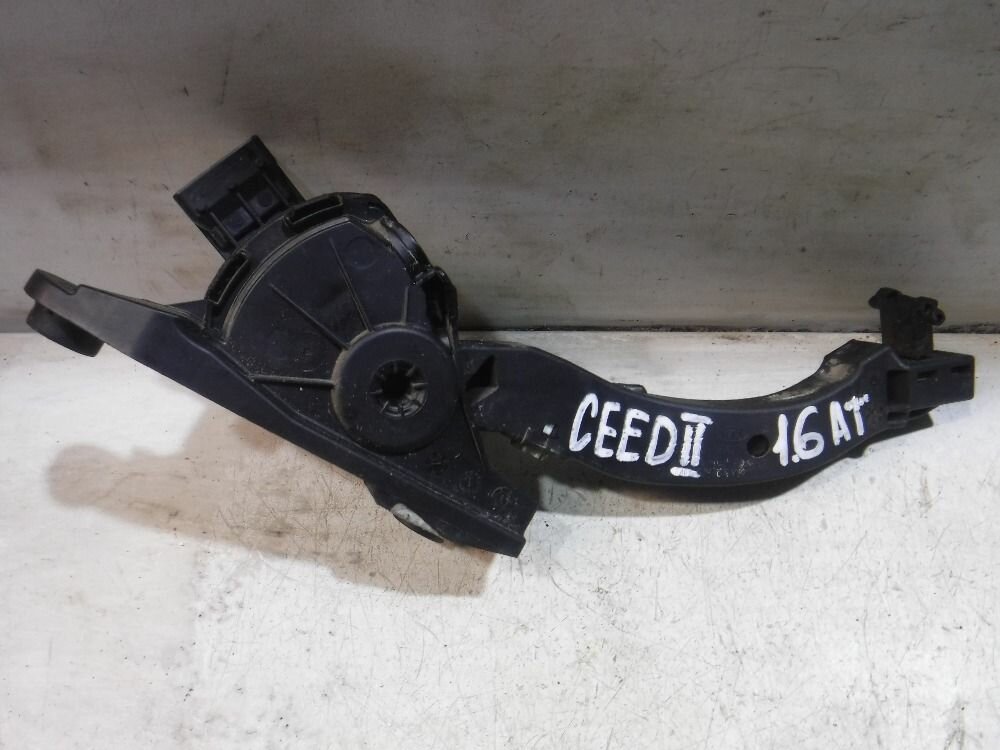 Педаль газа Kia Ceed II 32700A6100