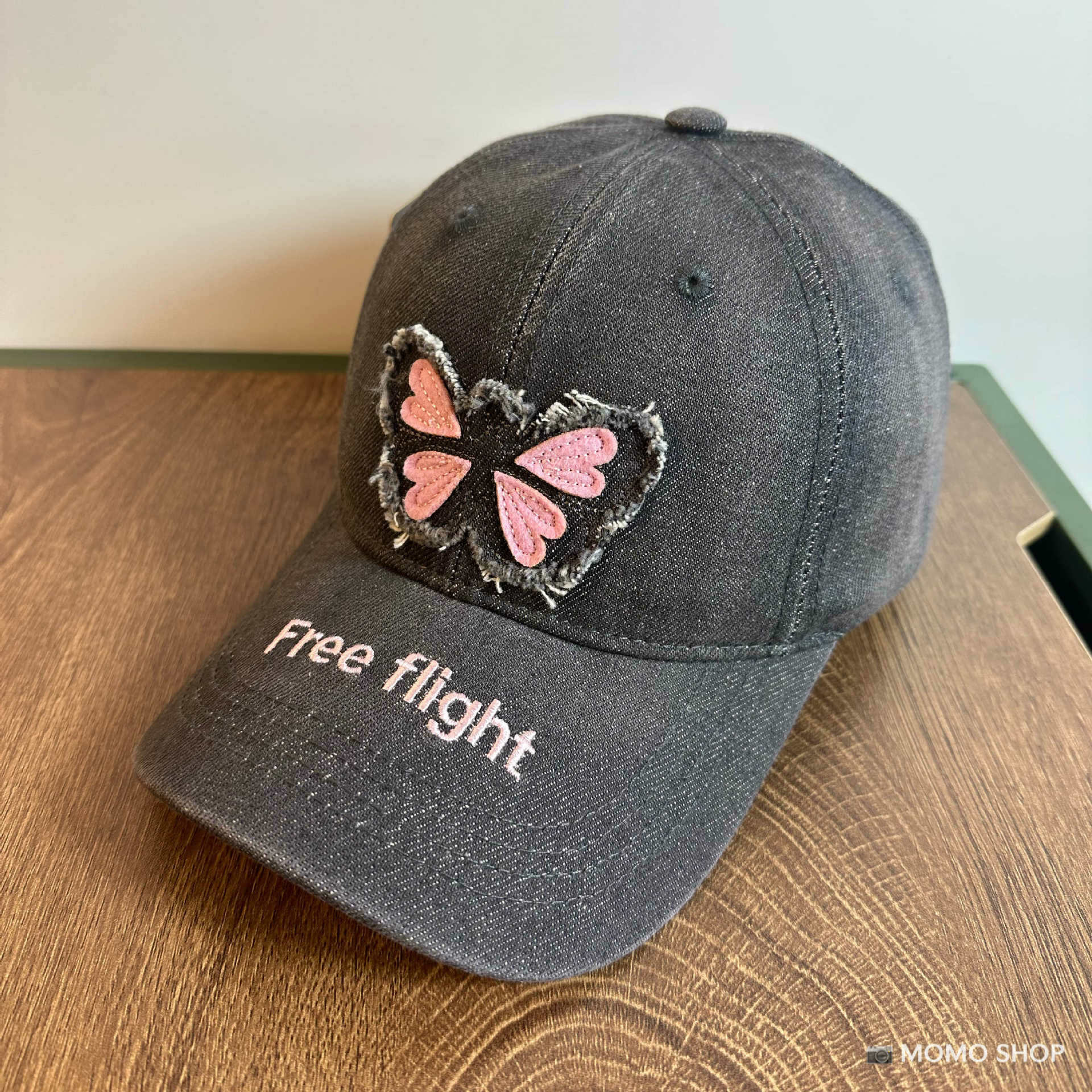 Женская джинсовая бейсболка с мягким верхом в корейском стиле, остроконечная шляпа с вышитой бабочкой, новая летняя тенденция, солнцезащитная шляпа для покупок и путешествий.